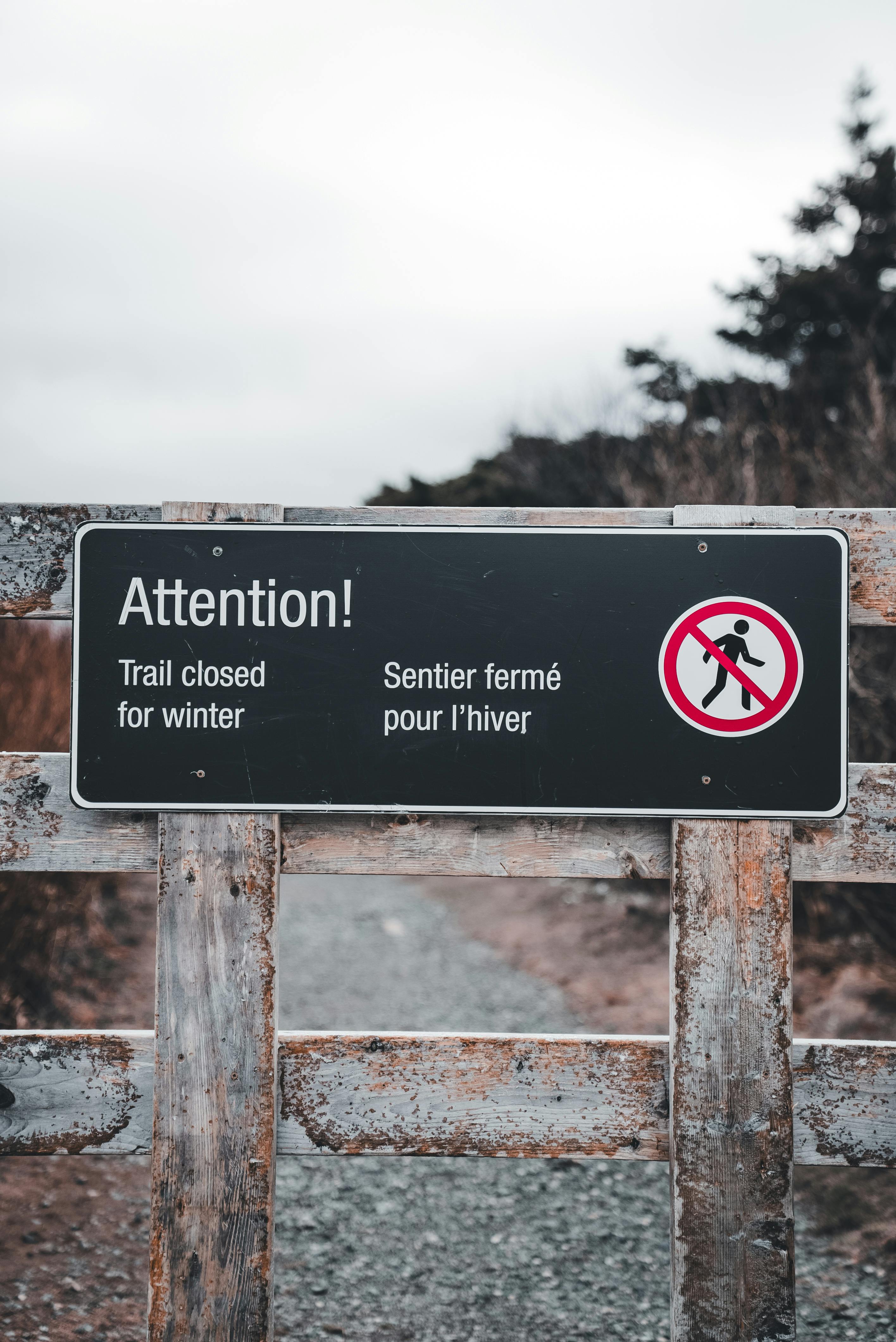 Winter Trail Closure Sign in Forest Setting · Free Stock Photo