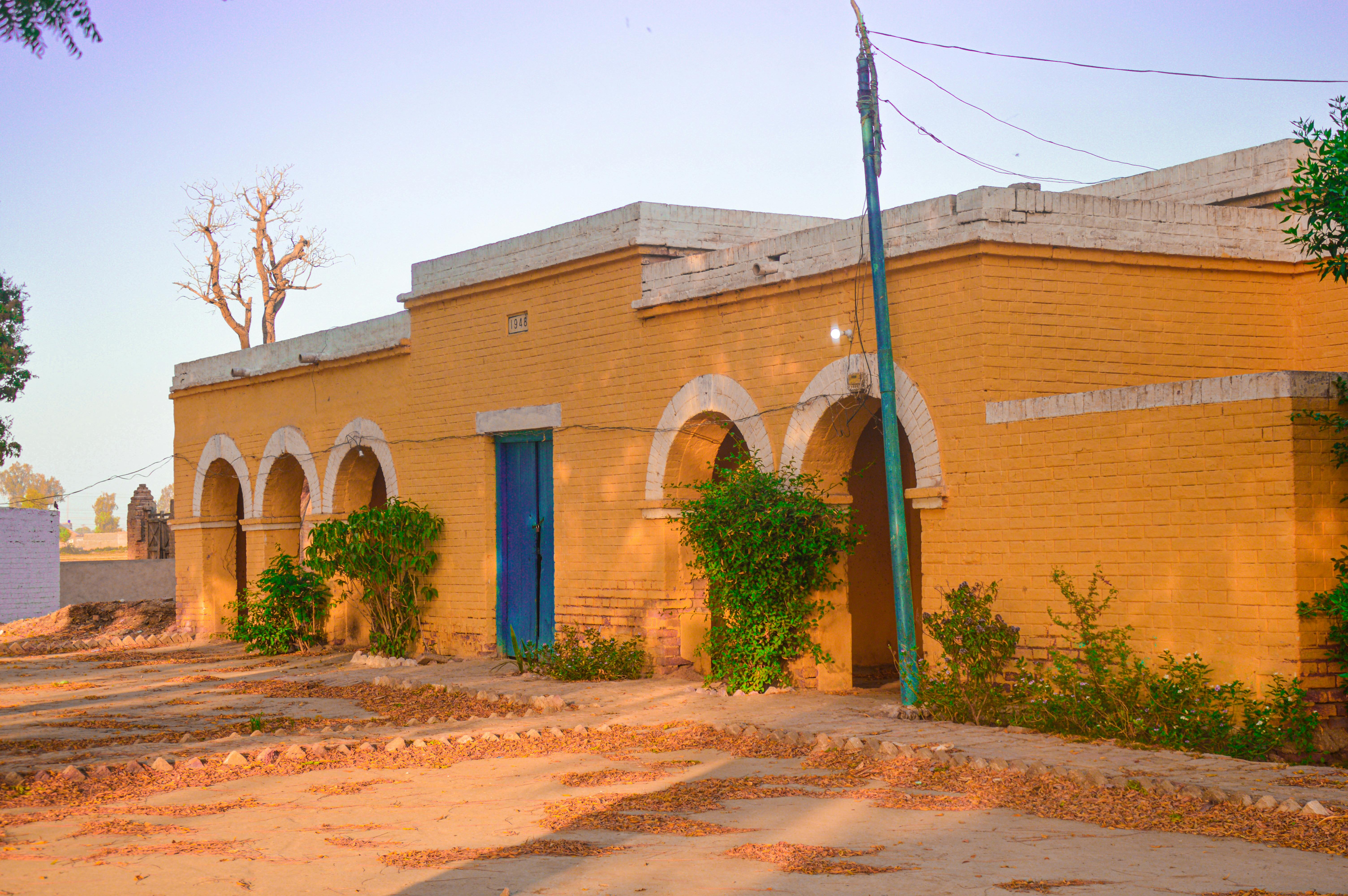 Rural Brick Building with Arch Architecture · Free Stock Photo