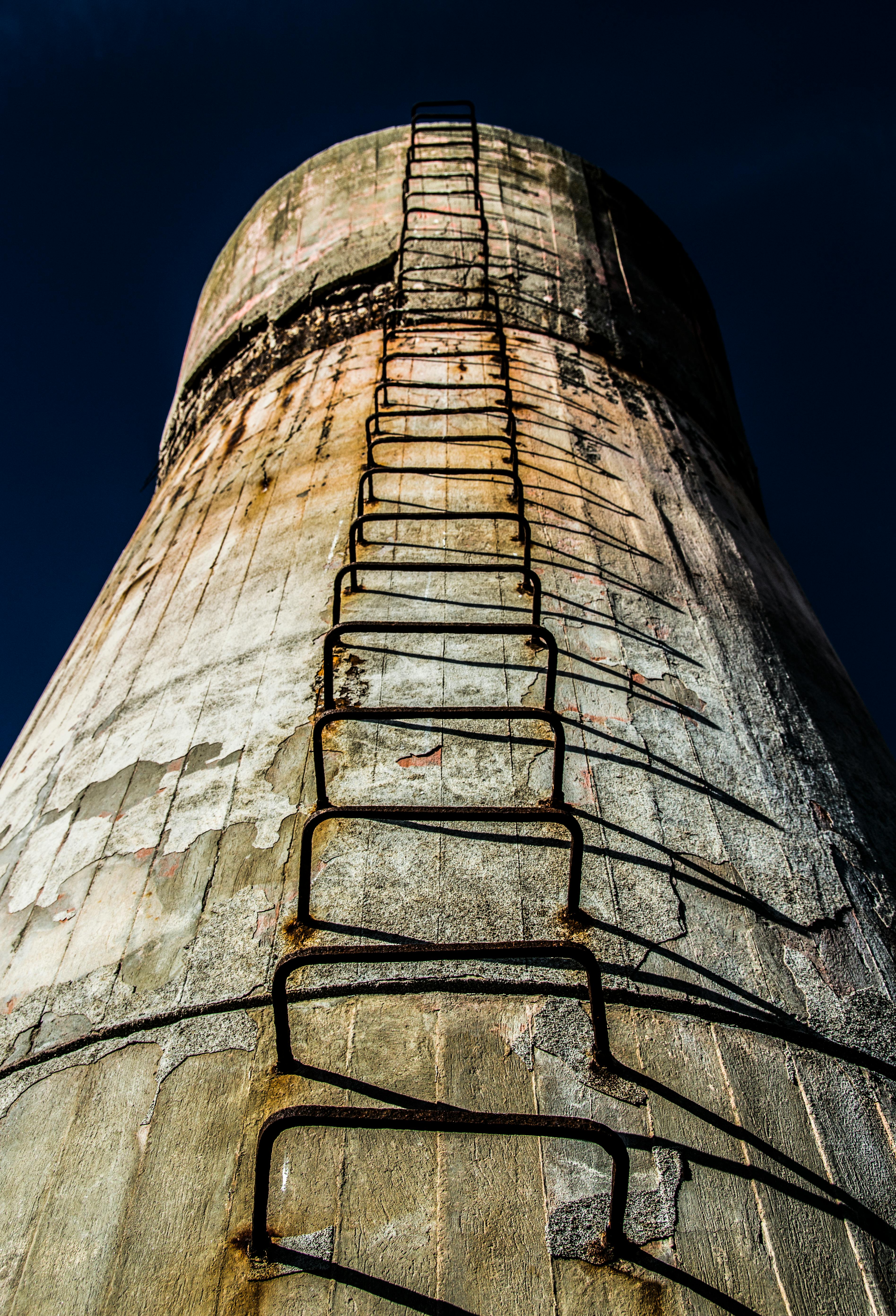 Rustic Water Tower with Narrow Ladder · Free Stock Photo