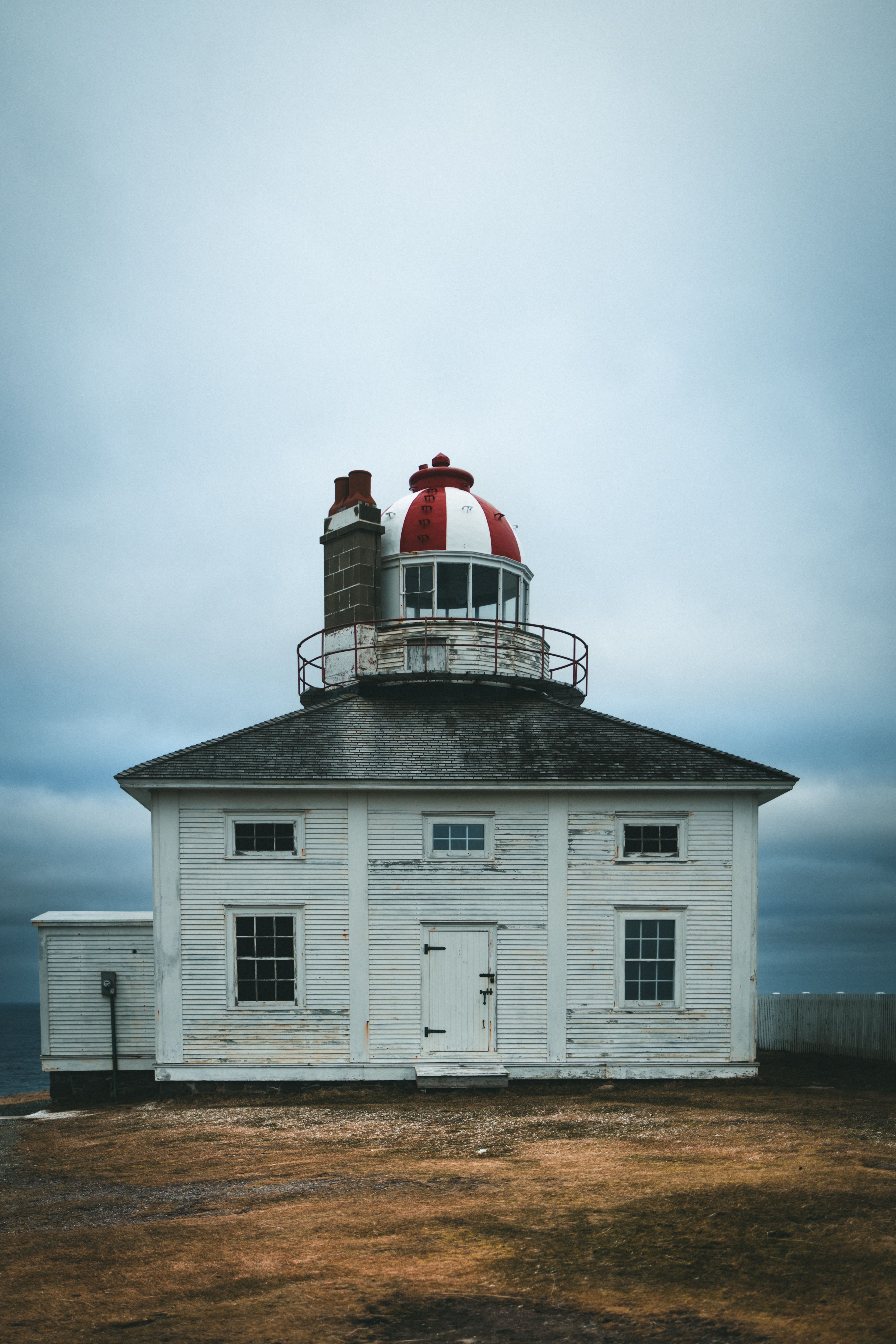 Historic White Lighthouse with Red Dome Exterior · Free Stock Photo