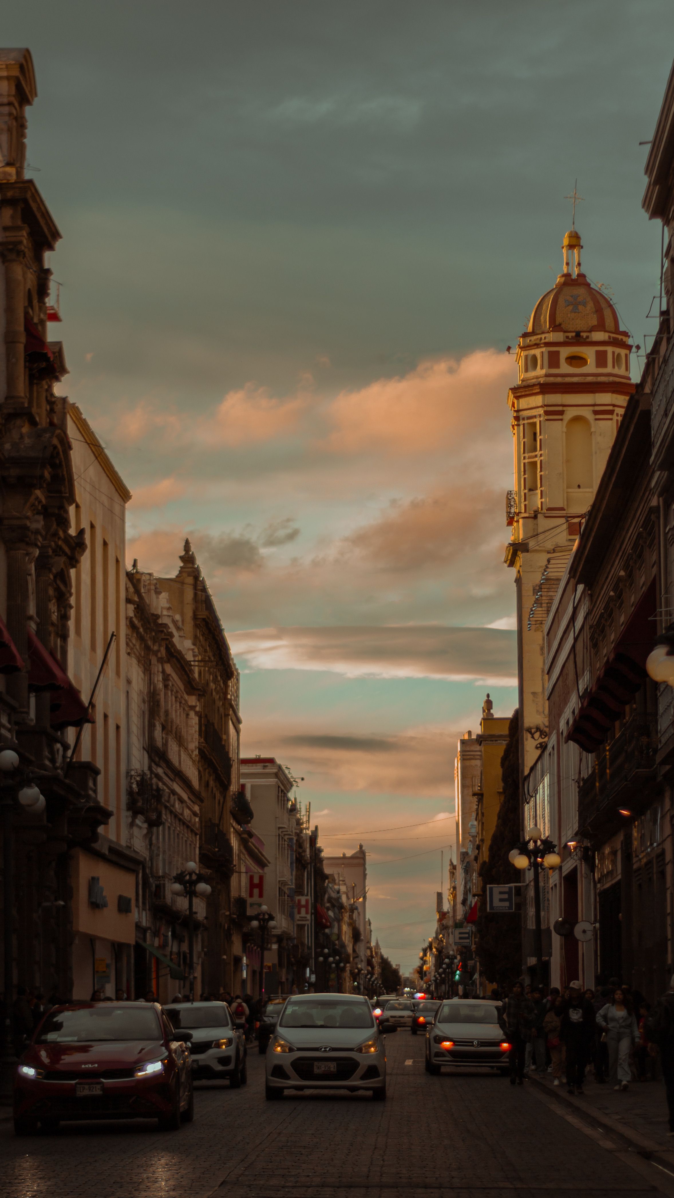 Historic Street View with Evening Sky · Free Stock Photo