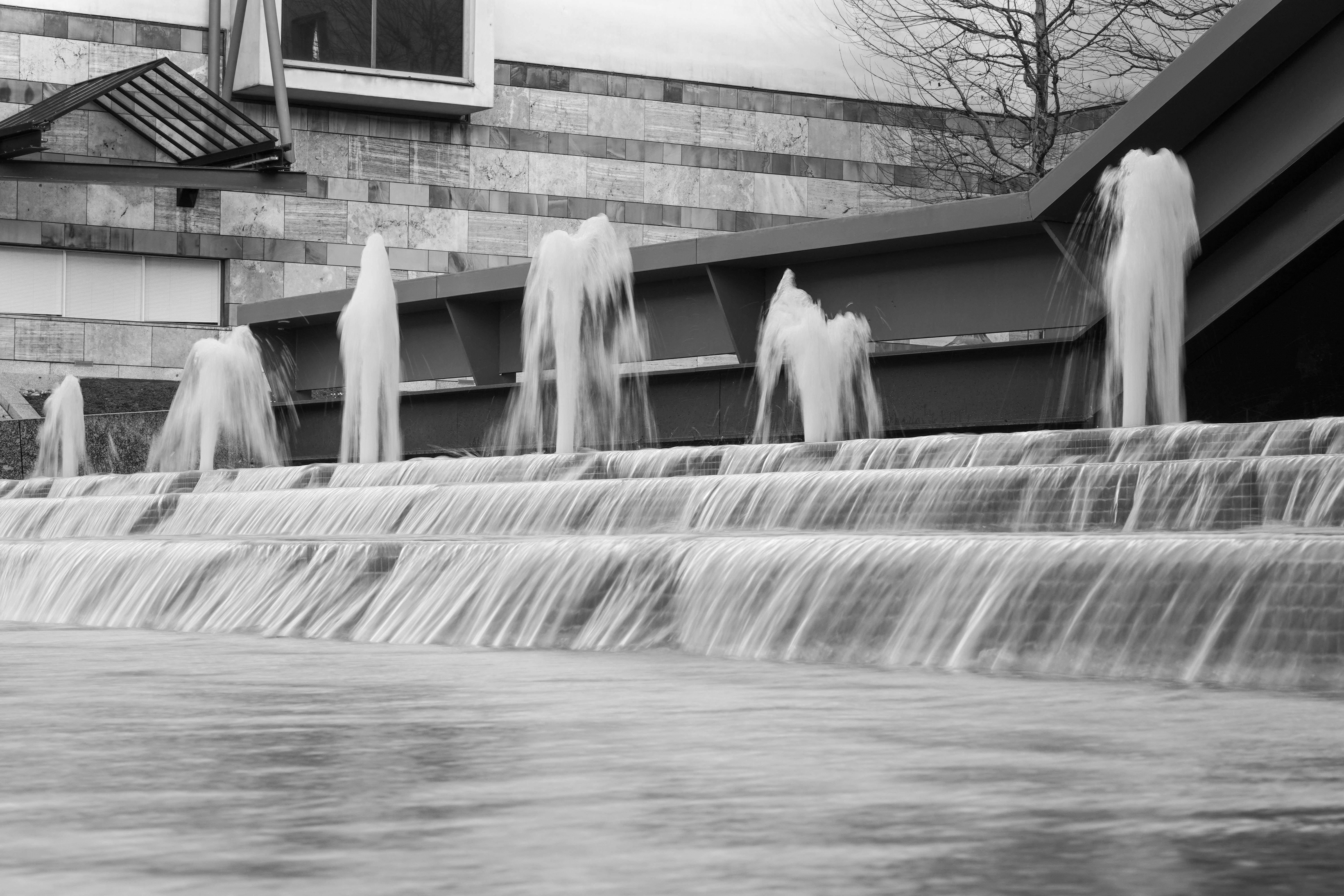 Modern Architectural Water Fountain in Black and White · Free Stock Photo