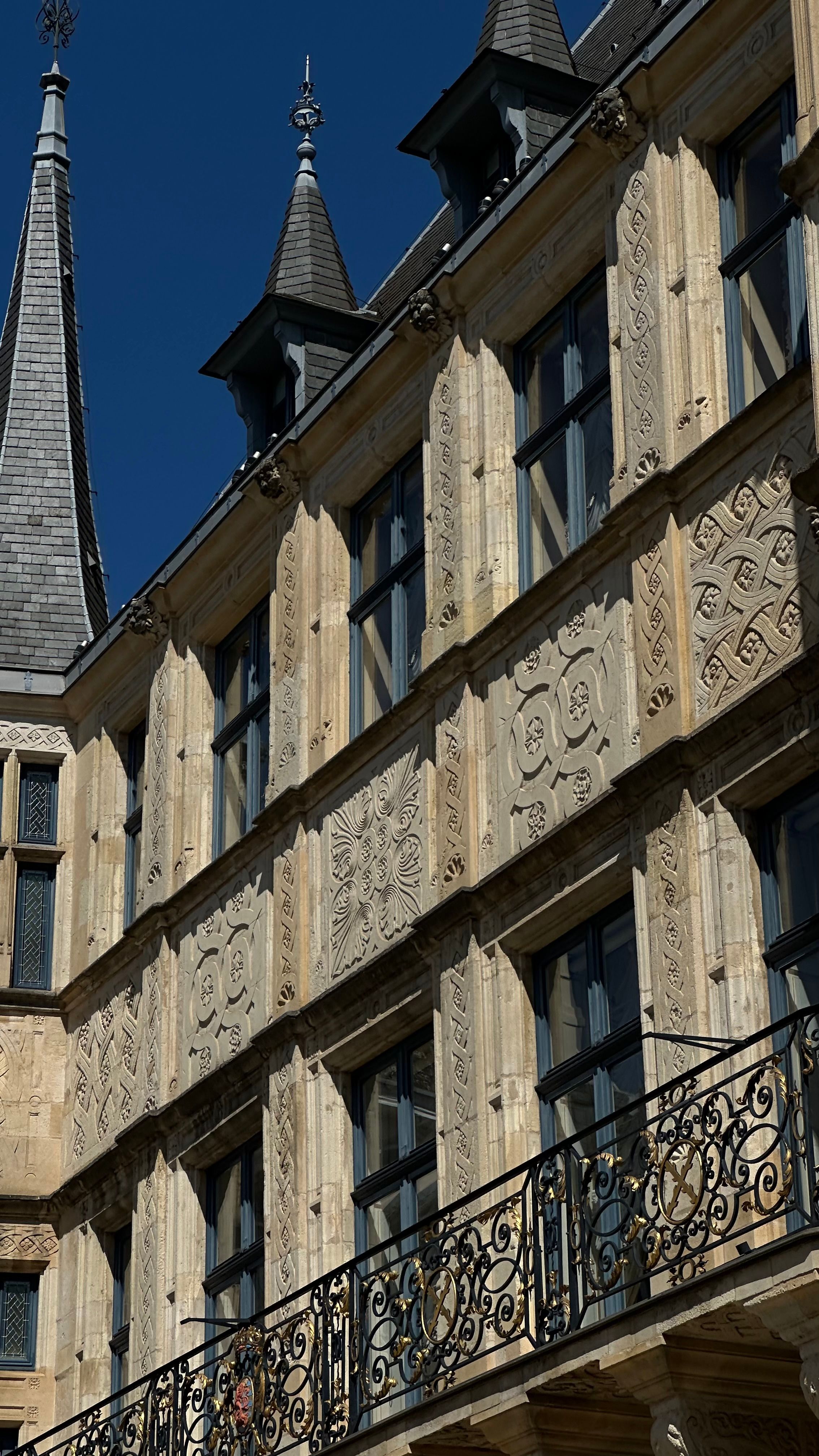 Gothic Architecture Facade with Stone Carvings · Free Stock Photo
