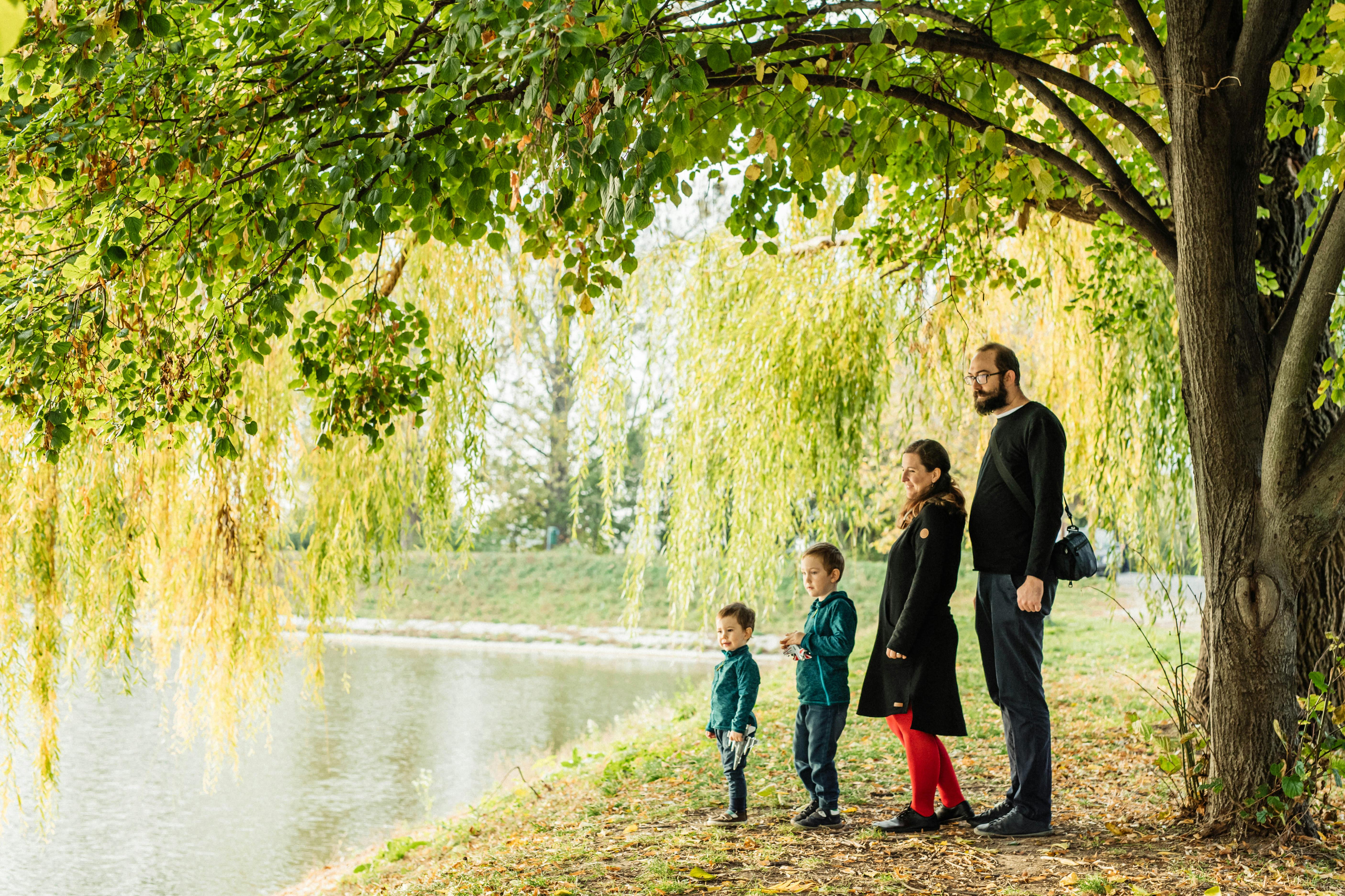 Mother Weeping Photos, Download The BEST Free Mother Weeping Stock ...