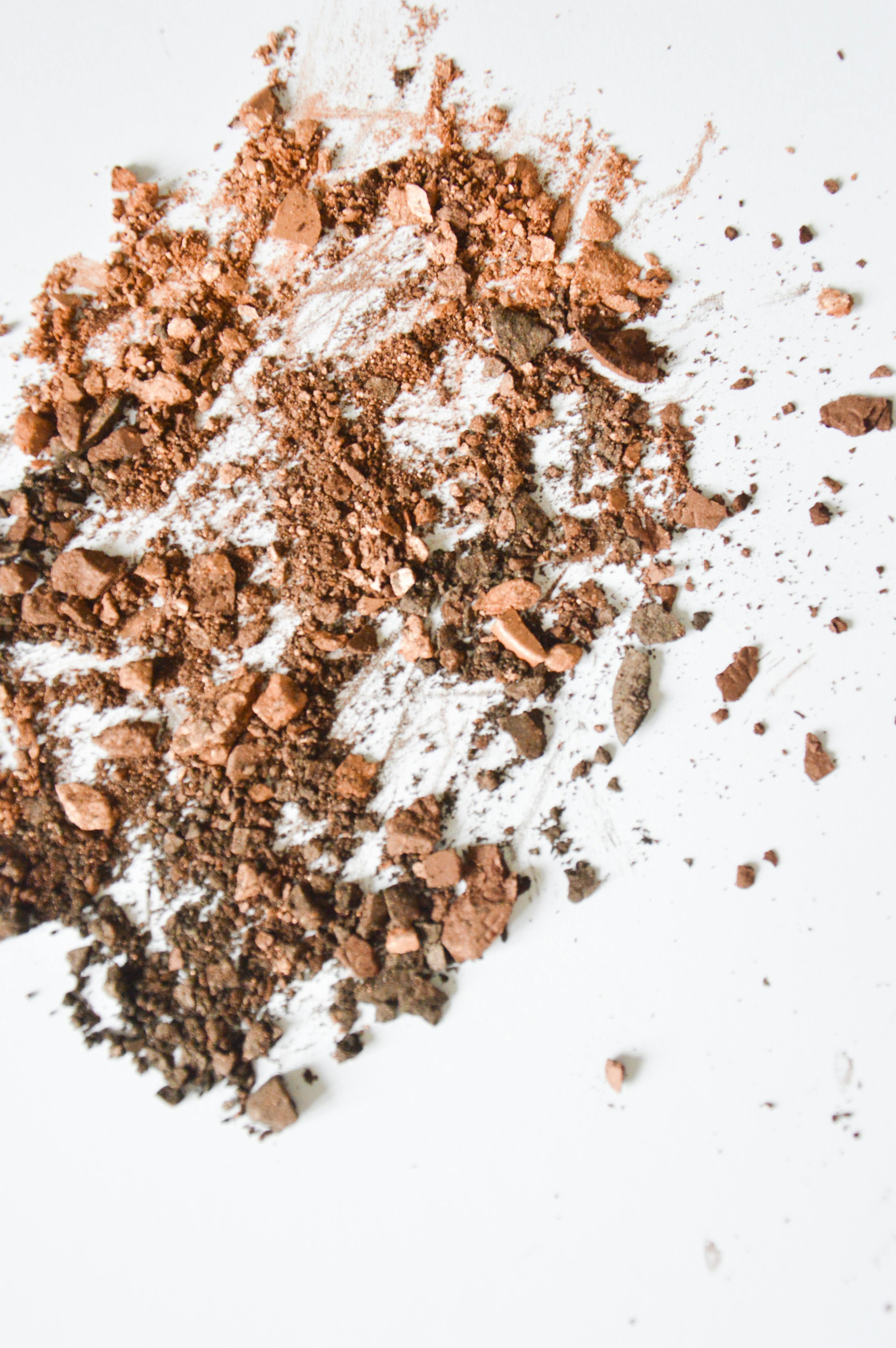 Powdered Makeup on White Background · Free Stock Photo