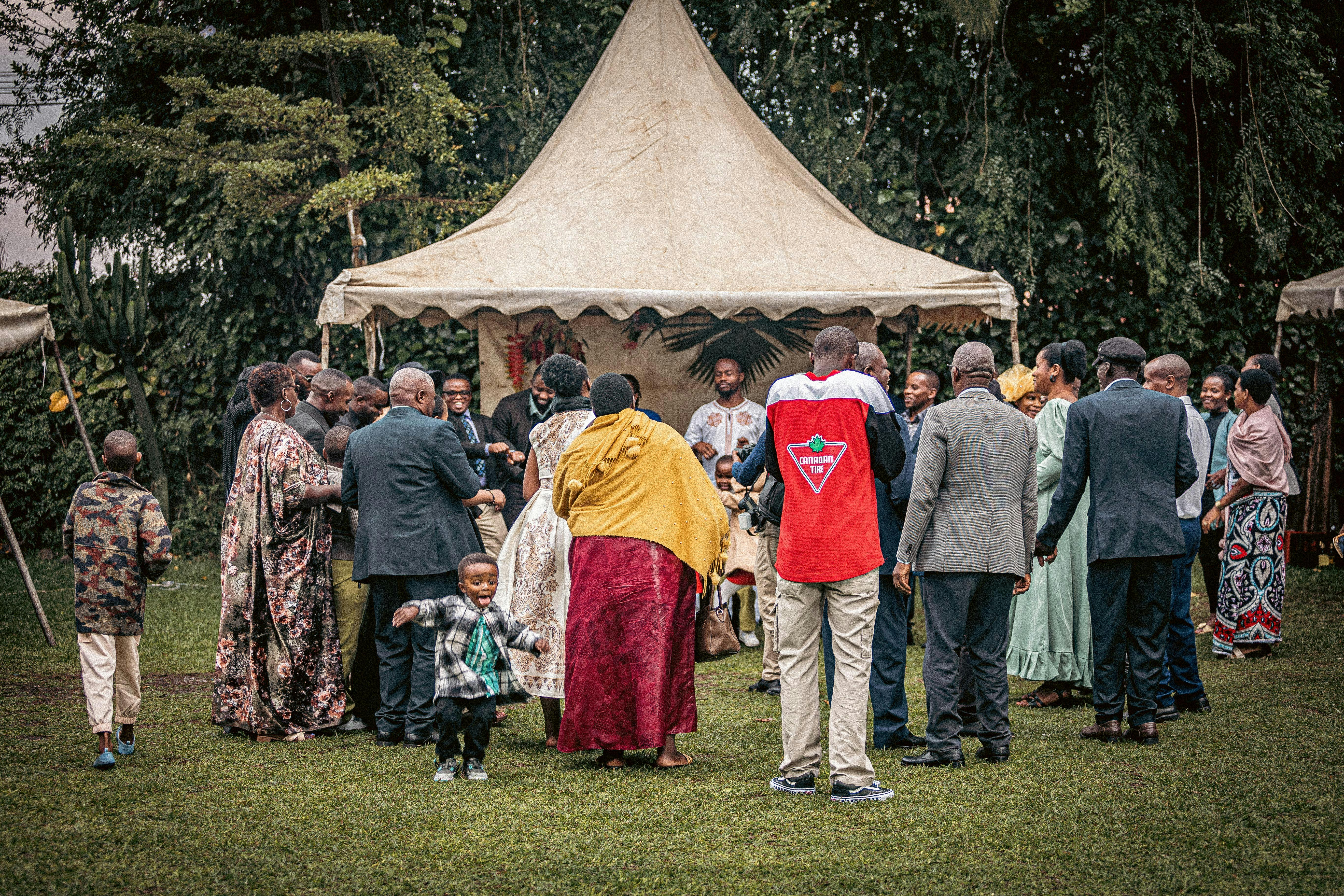 Lively Outdoor African Family Gathering · Free Stock Photo