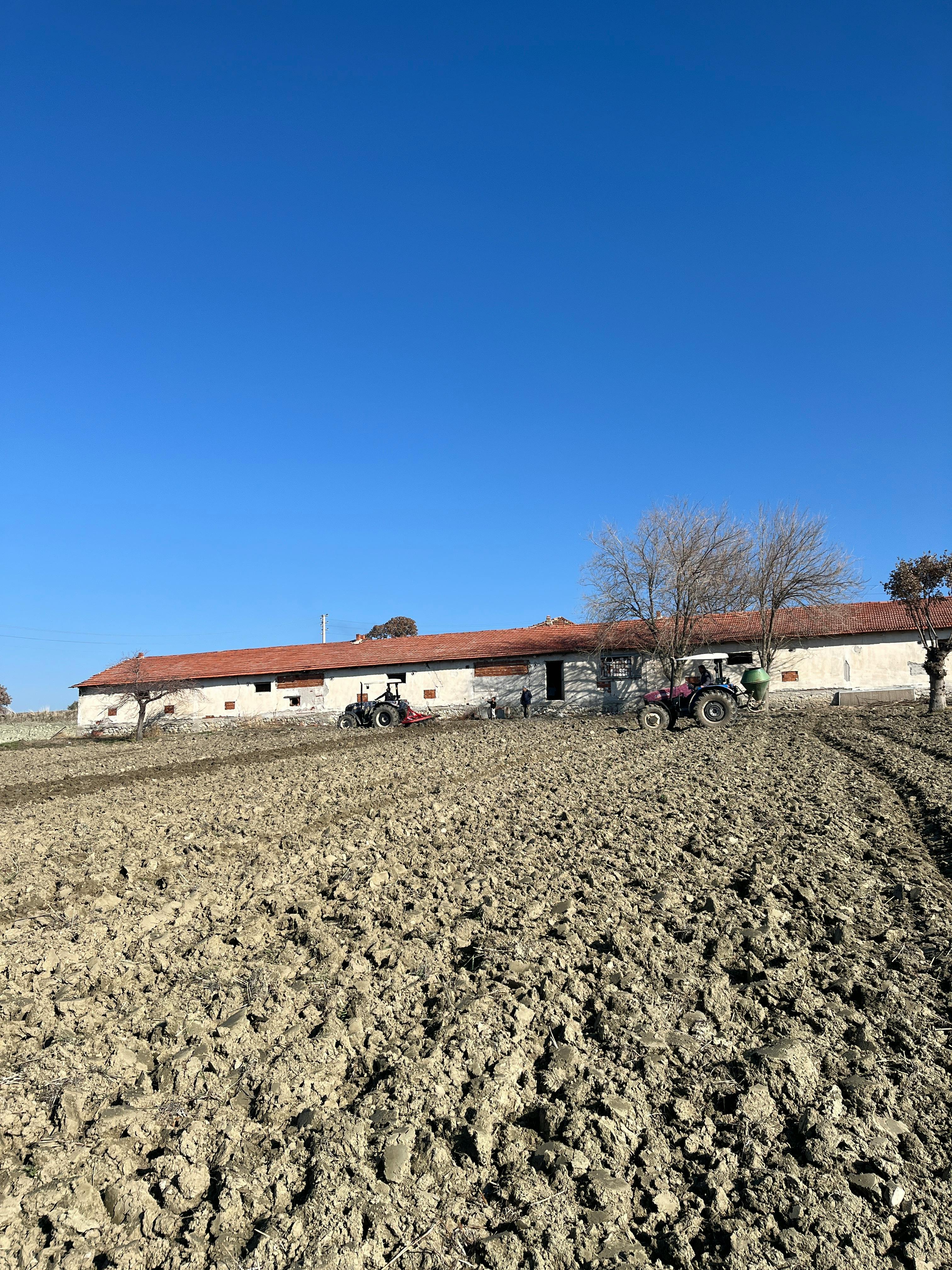 Rustic Farm Landscape in Selendi, Türkiye · Free Stock Photo