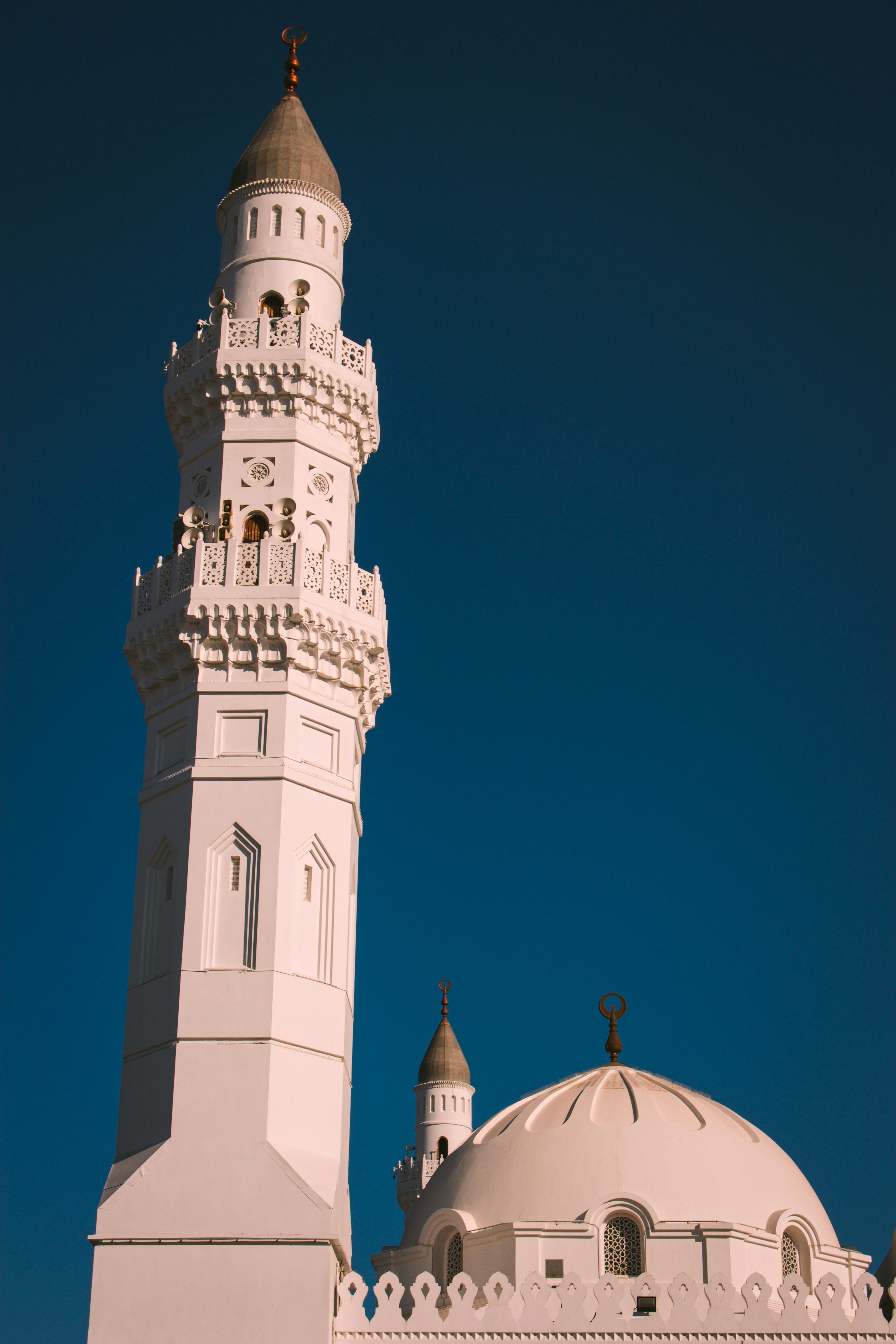 Majestic Quba Mosque Against a Clear Blue Sky · Free Stock Photo
