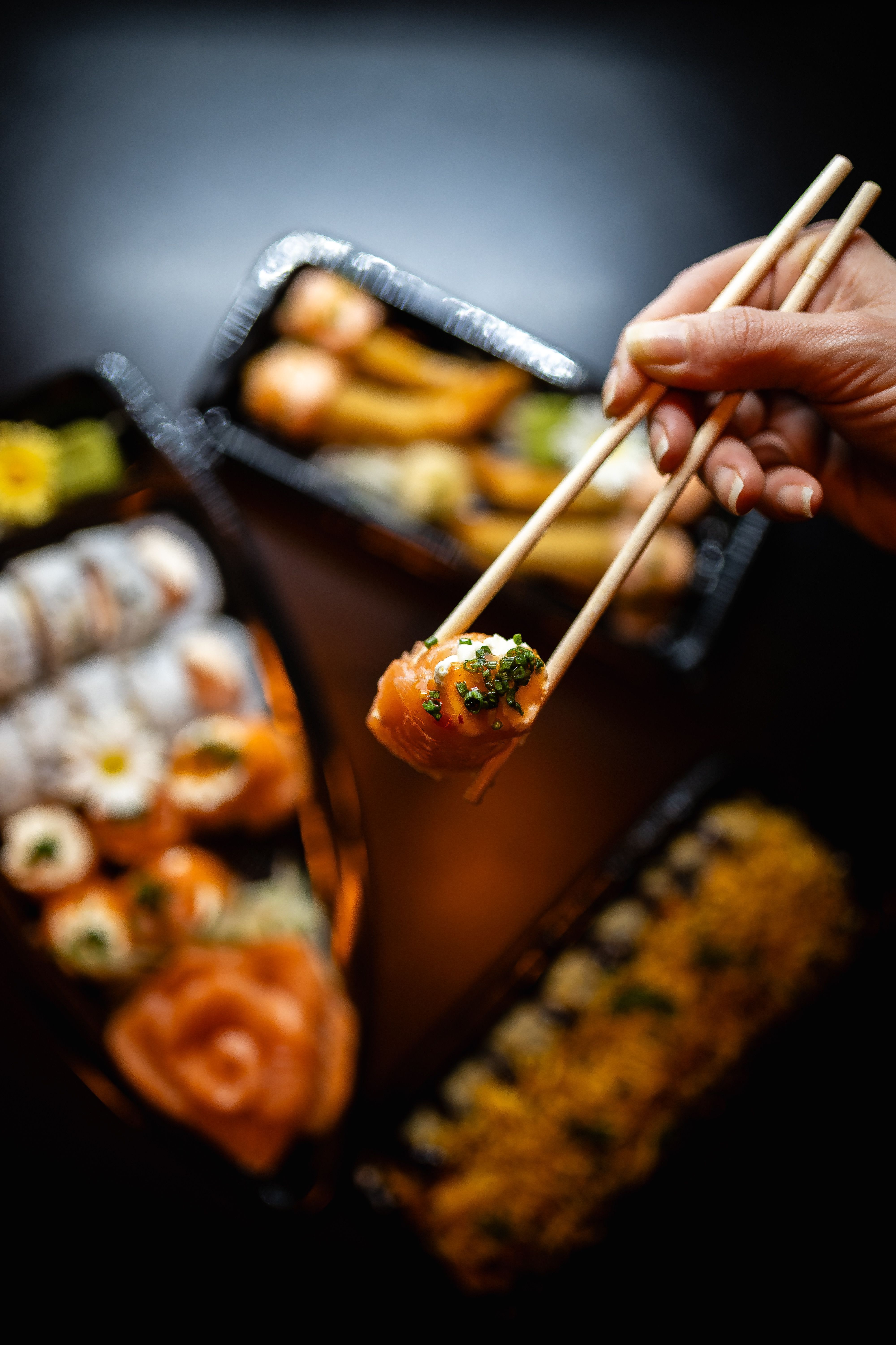 Plateau De Sushis Gastronomiques Avec Nigiri Au Saumon · Photo gratuite