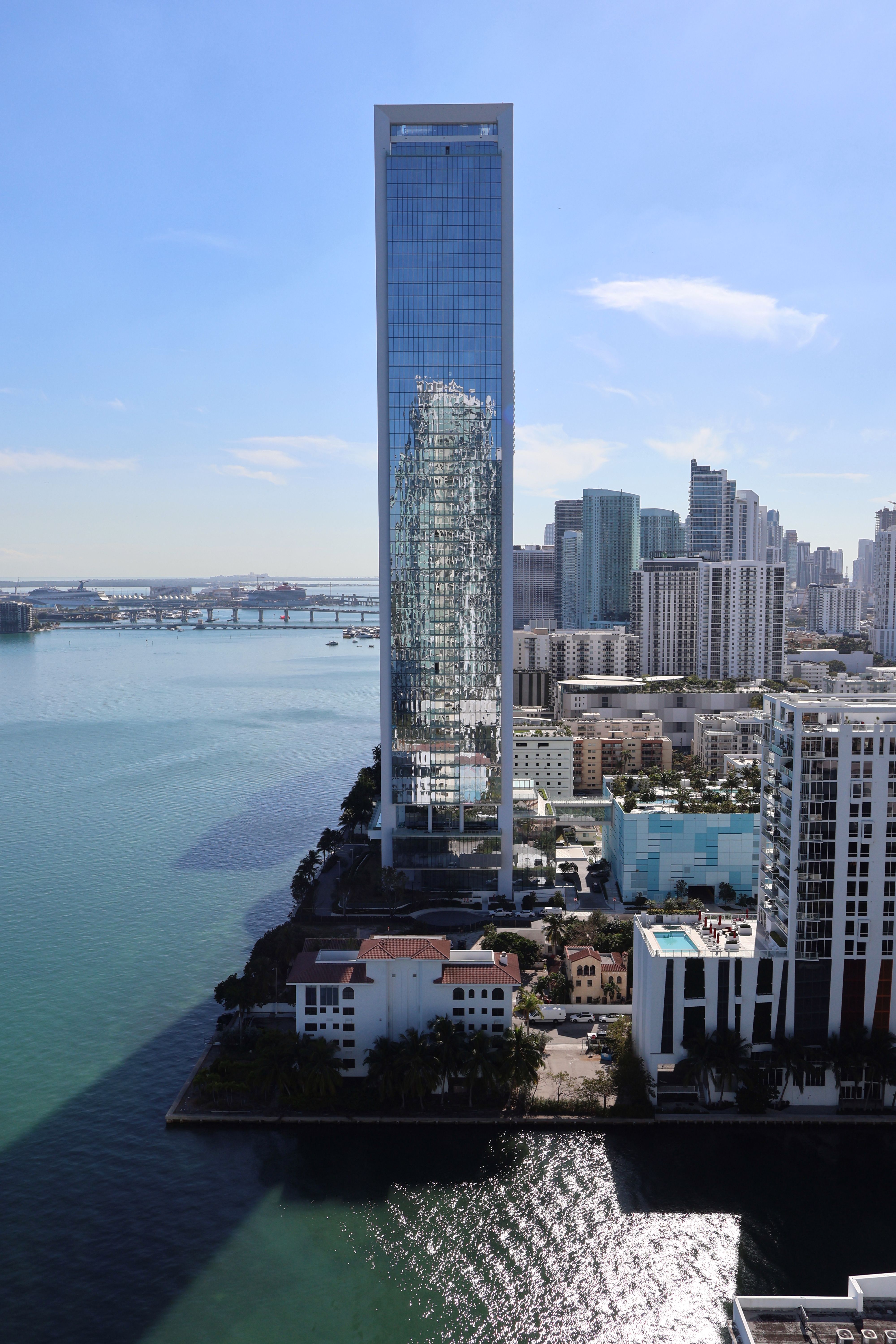 Skyline View of Modern Skyscraper in Miami · Free Stock Photo