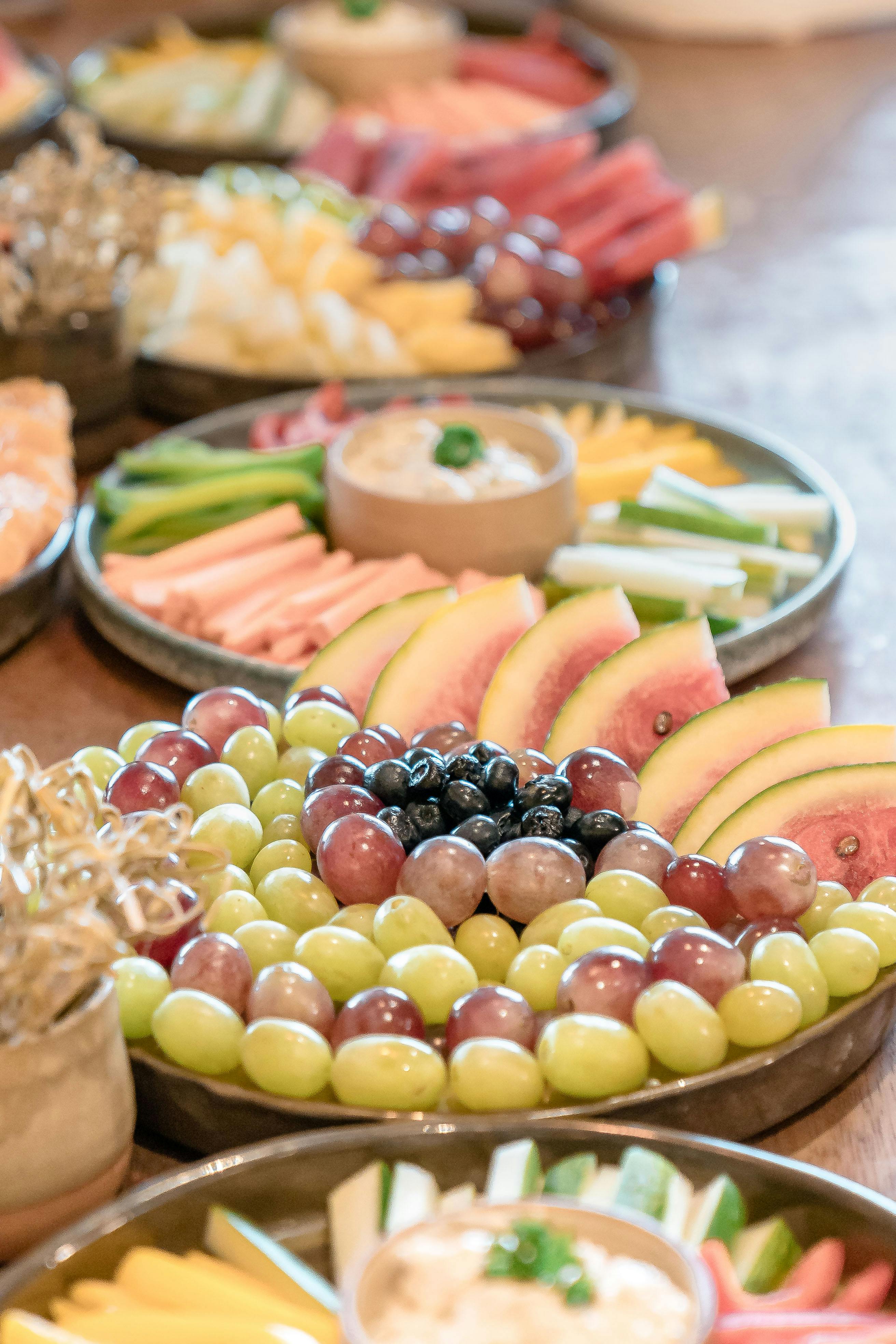 Colorful Fruit and Vegetable Platter Display · Free Stock Photo