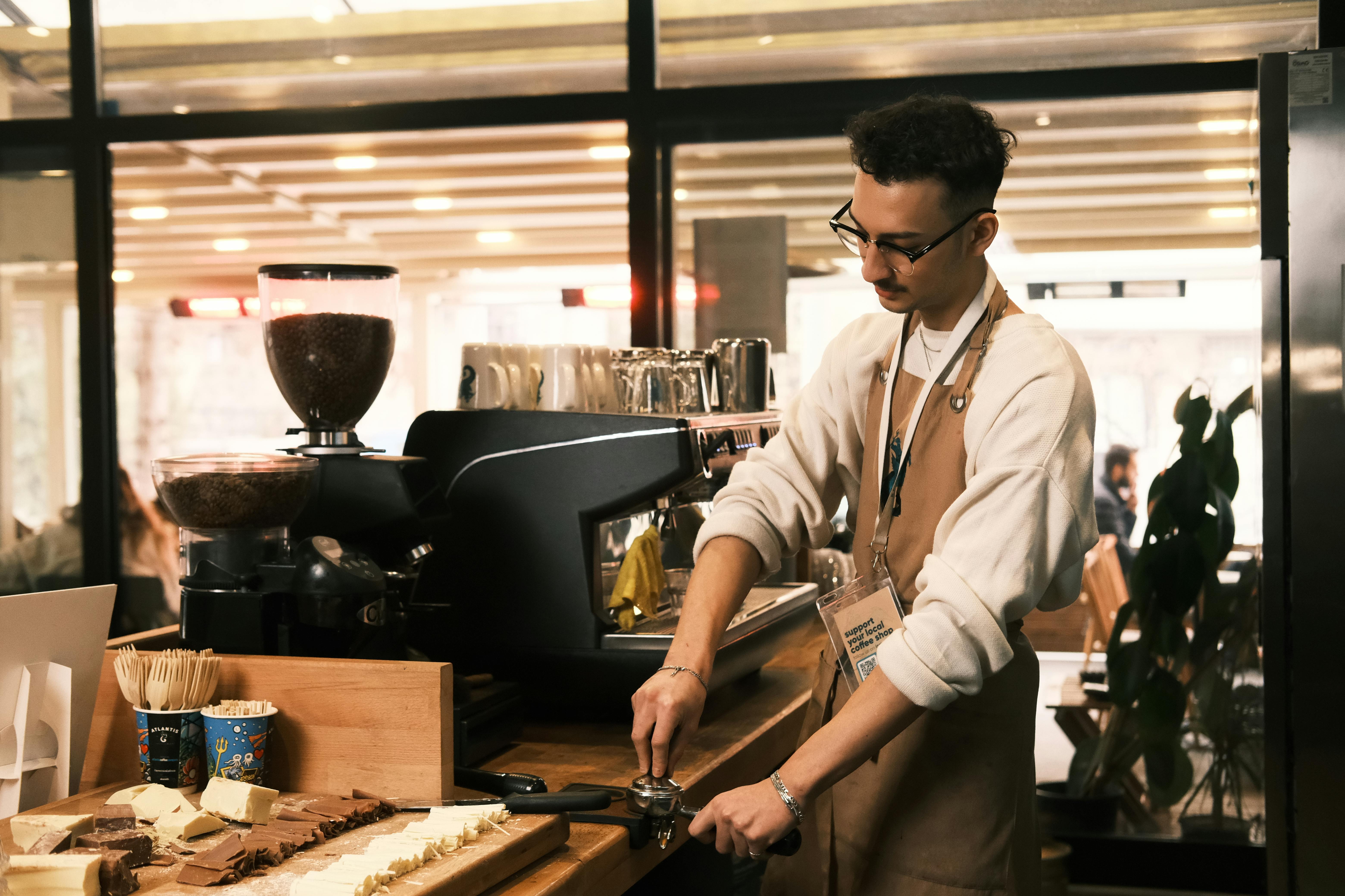 Expert Barista Crafting Fresh Espresso in Café · Free Stock Photo