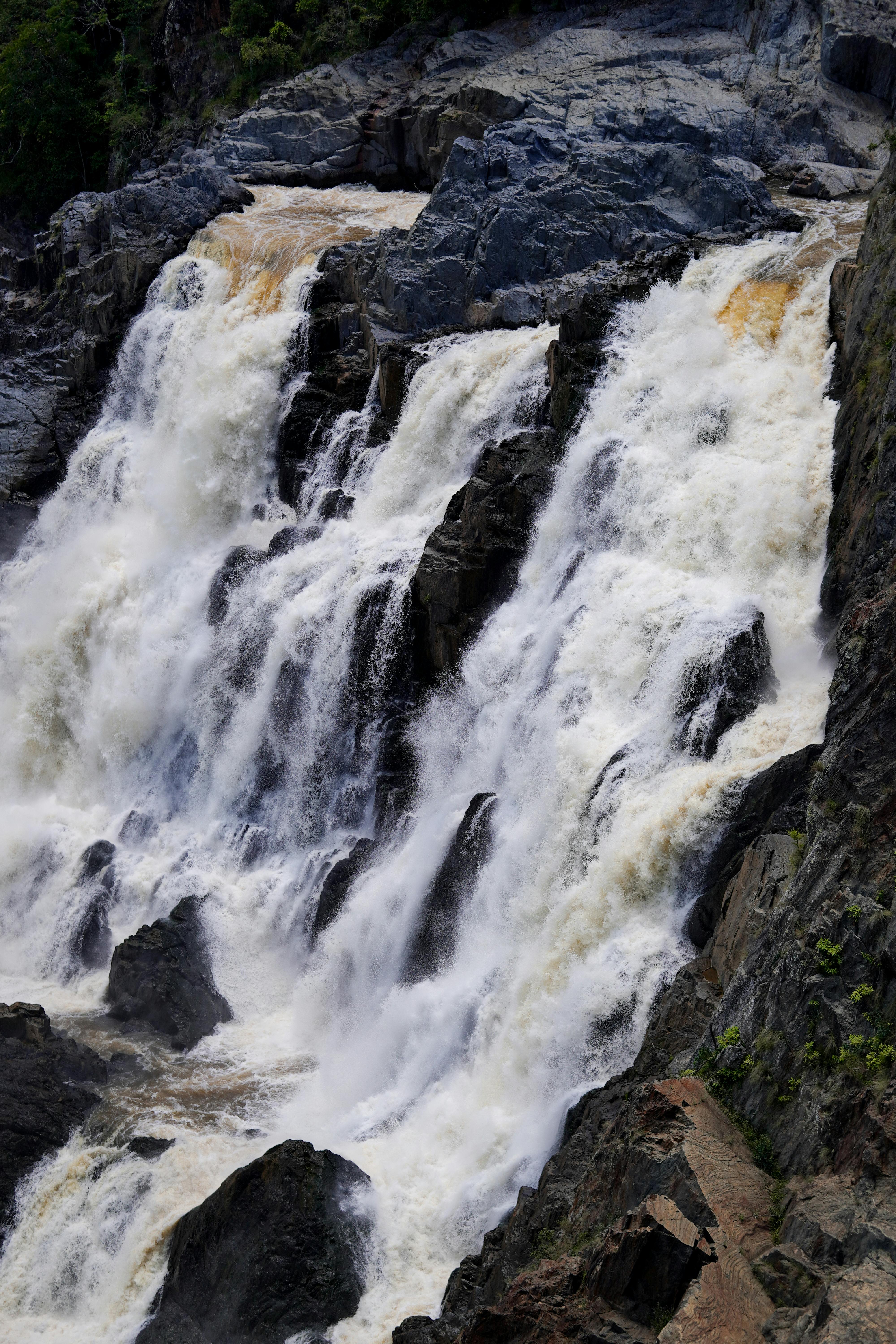 Dramatic Cascading Waterfall on Rocky Cliffside · Free Stock Photo