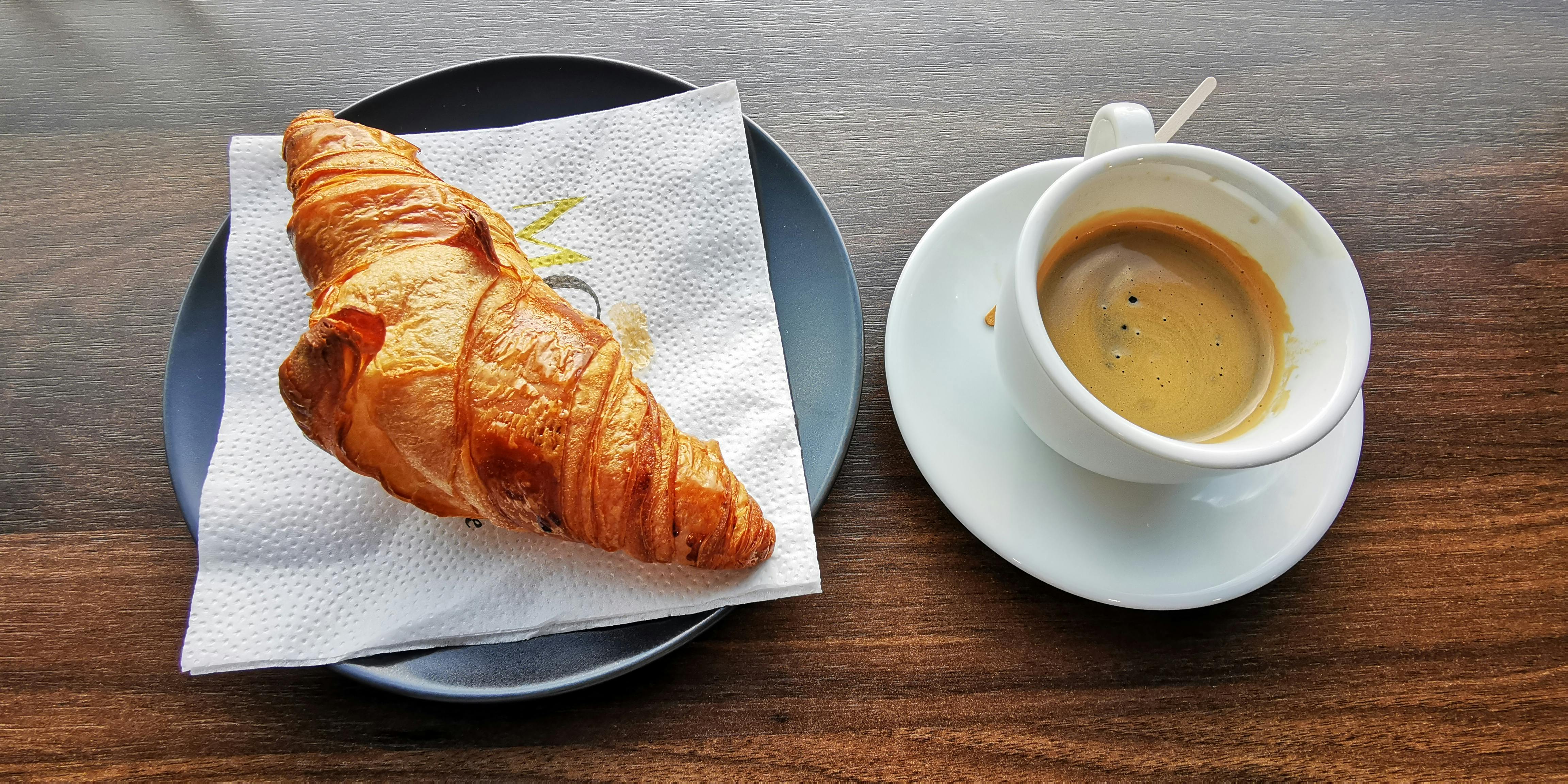 Free stock photo of breakfast, coffee, croissant
