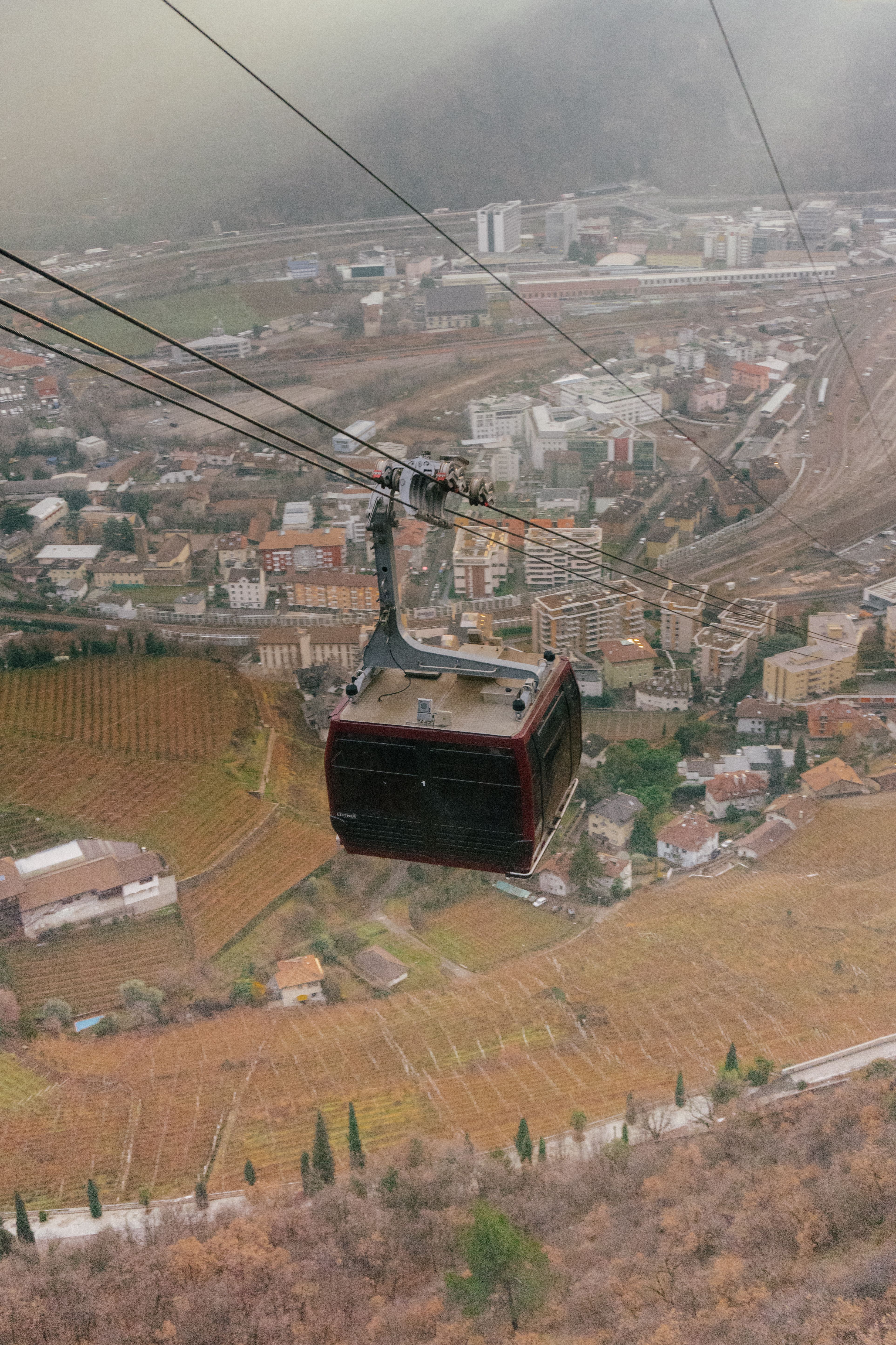 Scenic Cable Car Over Mountain Town · Free Stock Photo