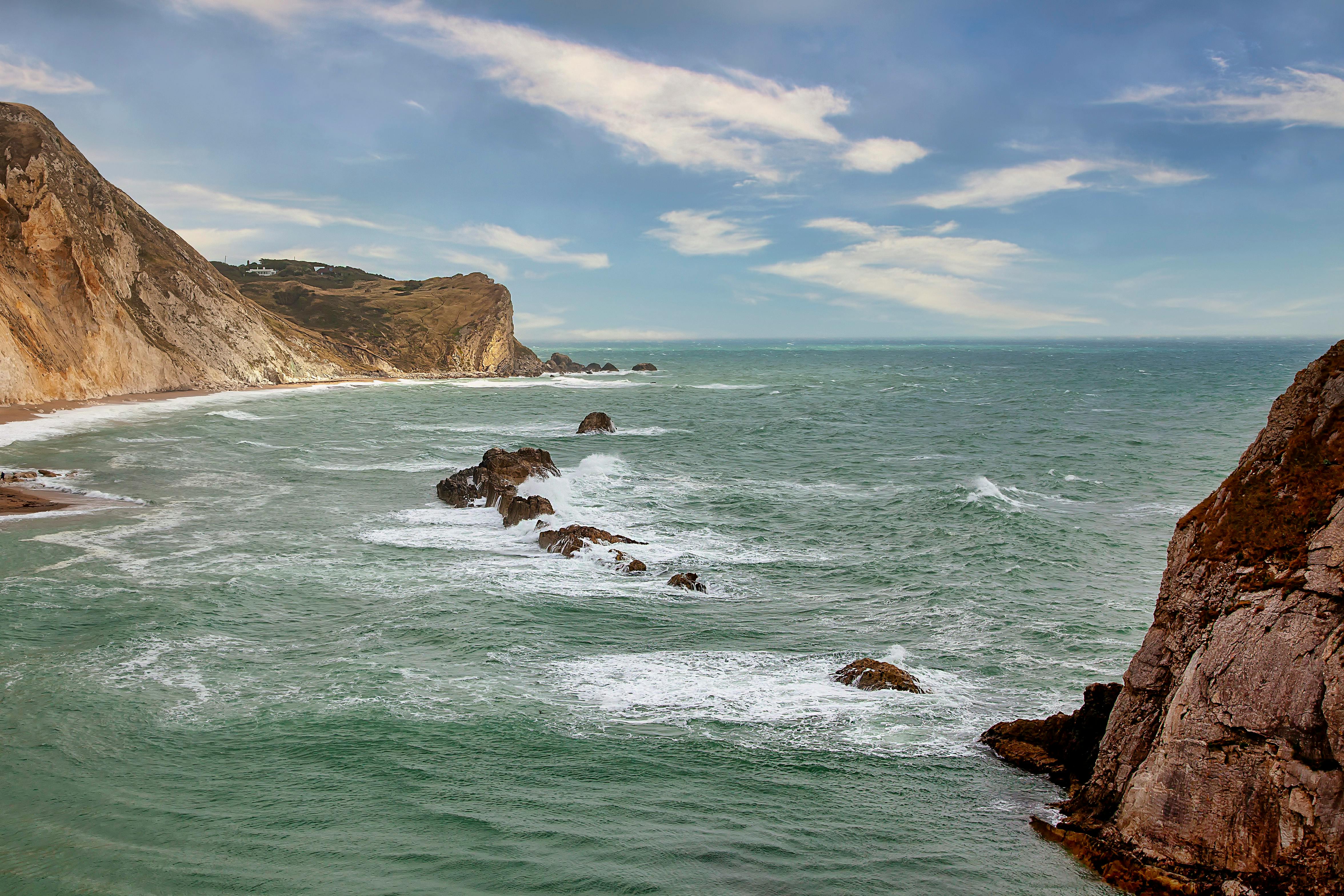 Scenic Coastal View of Lulworth Cove, Dorset · Free Stock Photo