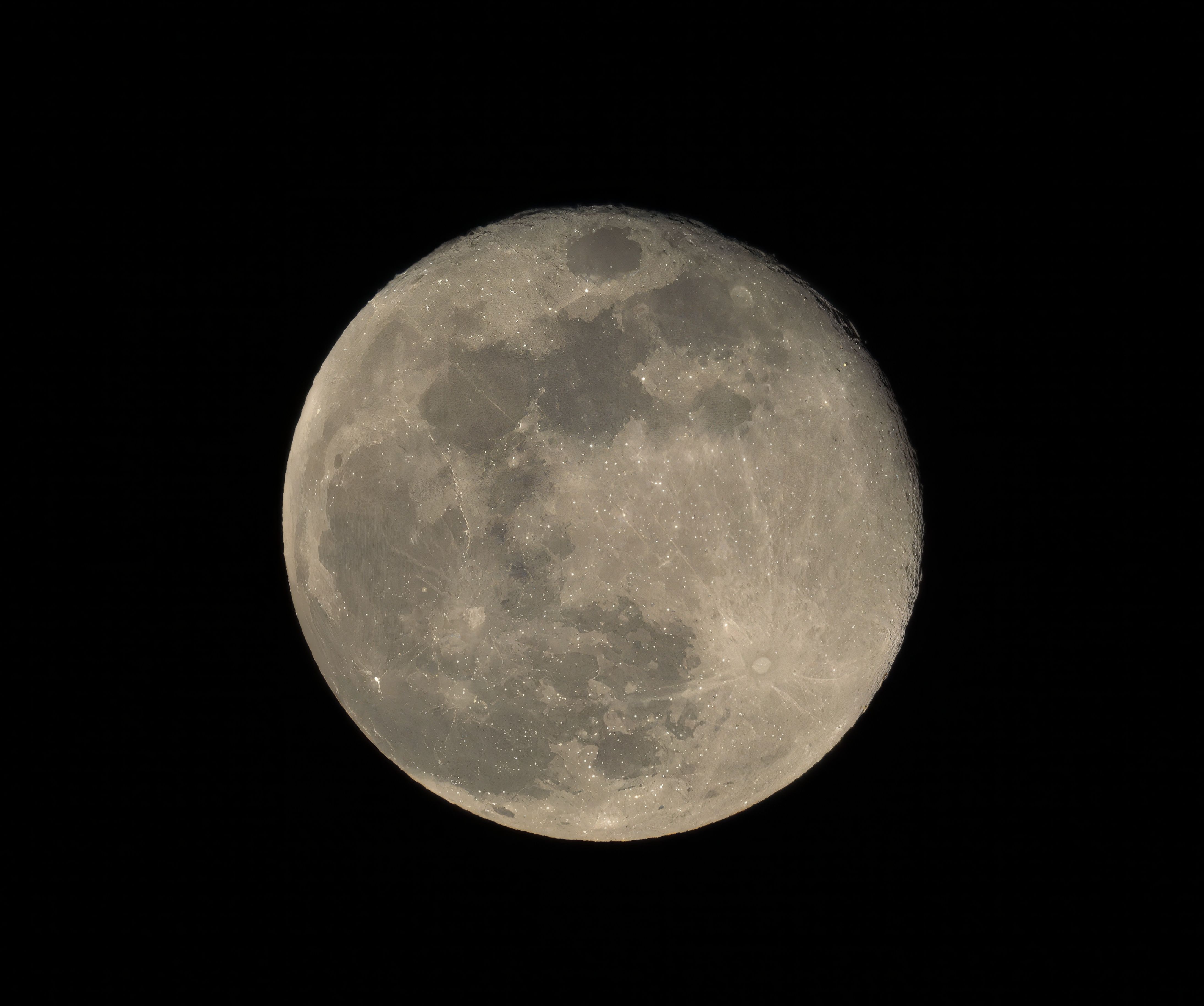Waning Gibbous Moon in Winter Night Sky · Free Stock Photo