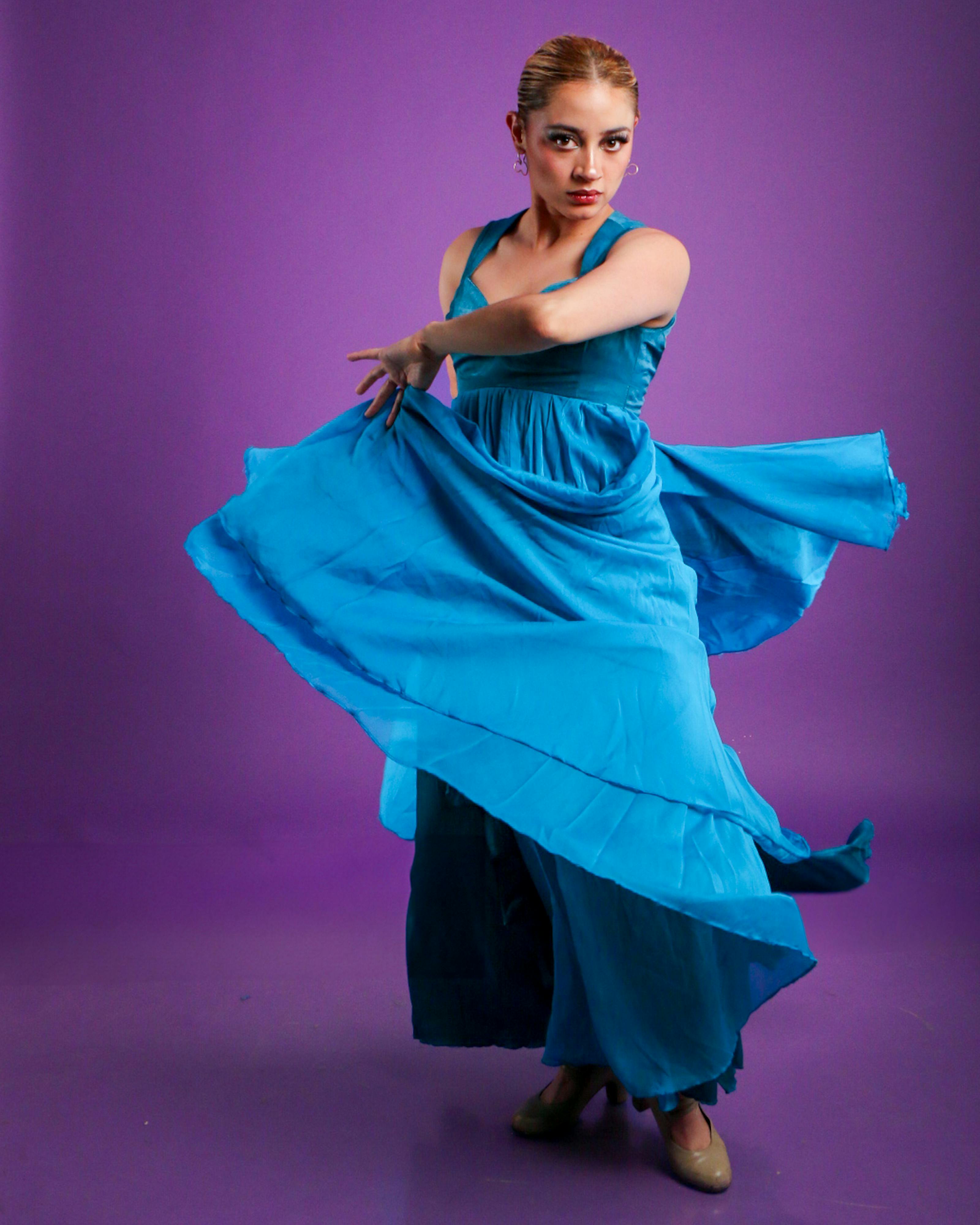 Twirl Pose Photos, Download The BEST Free Twirl Pose Stock Photos & HD ...