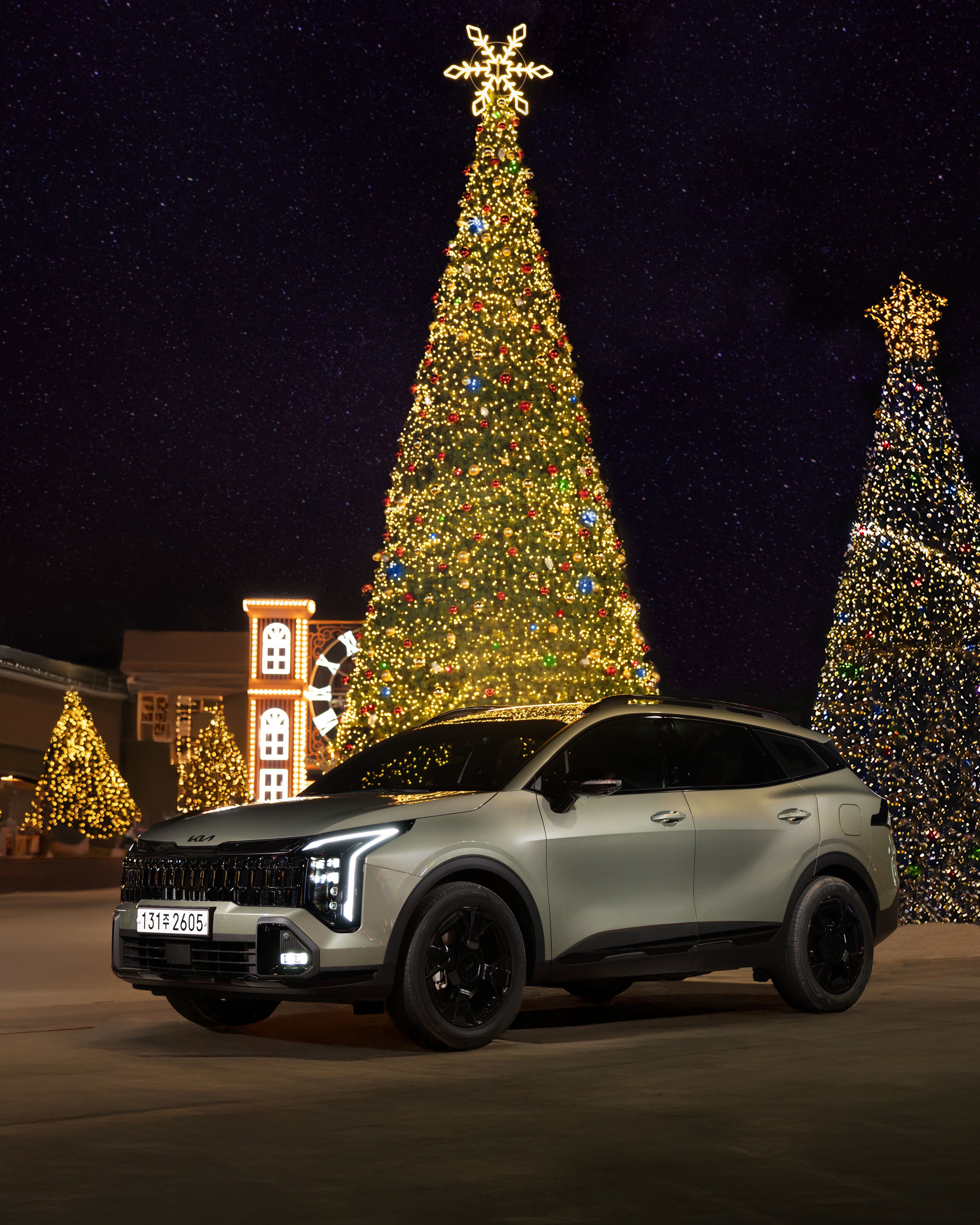 Elegant SUV Parked Amidst Christmas Lights · Free Stock Photo
