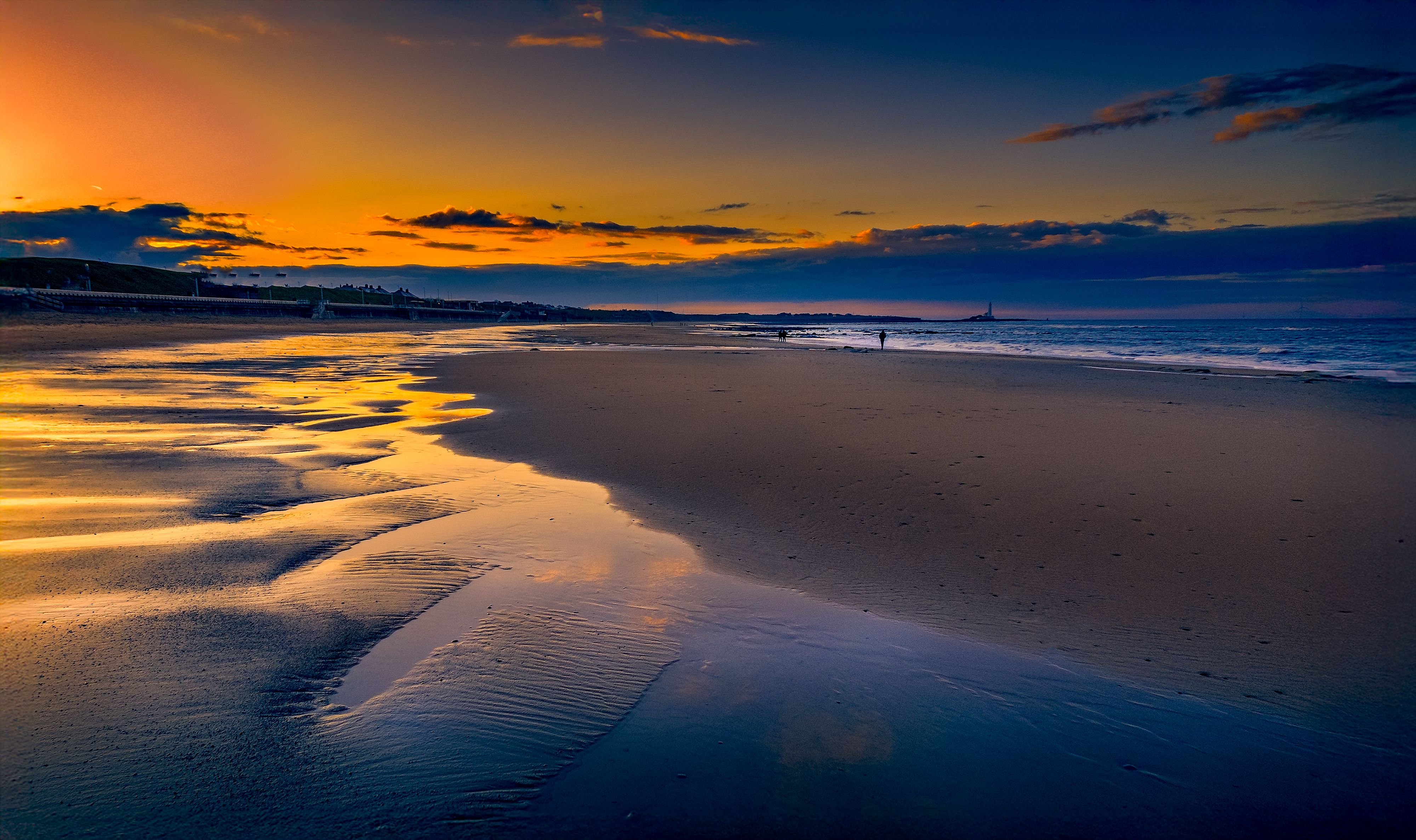 Stunning Beach Sunset with Vibrant Sky Reflections · Free Stock Photo