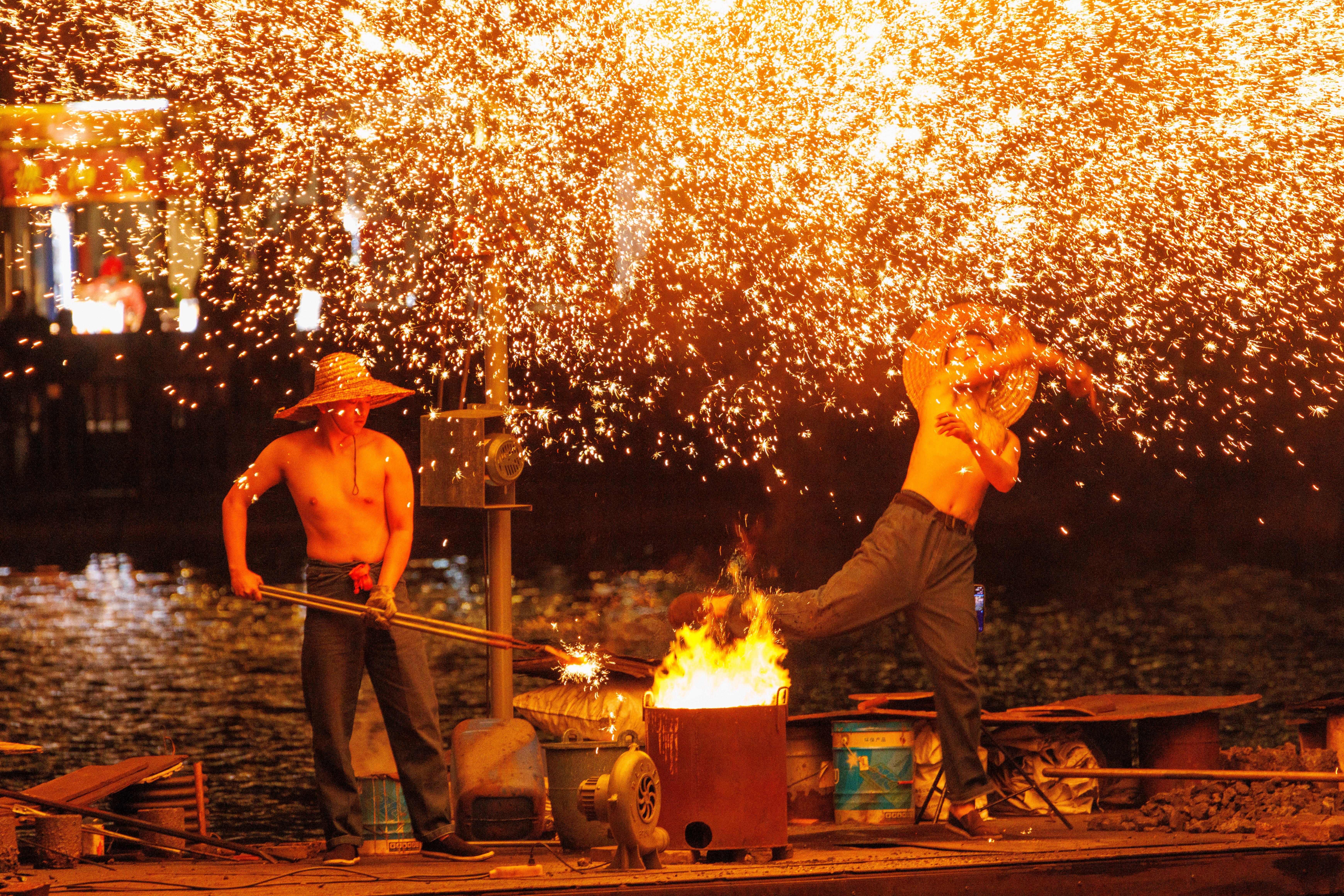 Traditional Fireworks Display with Showering Sparks · Free Stock Photo