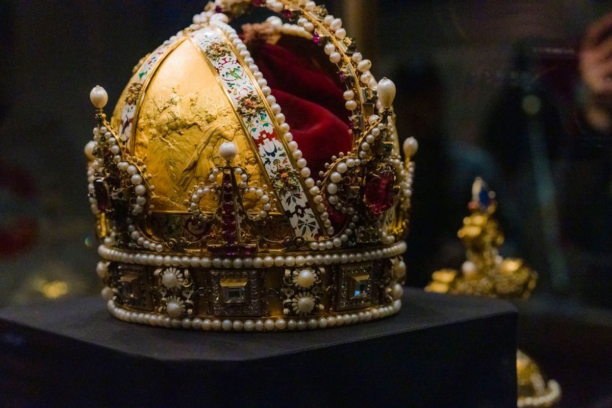 Understanding British Crown Money: Functions and Effects