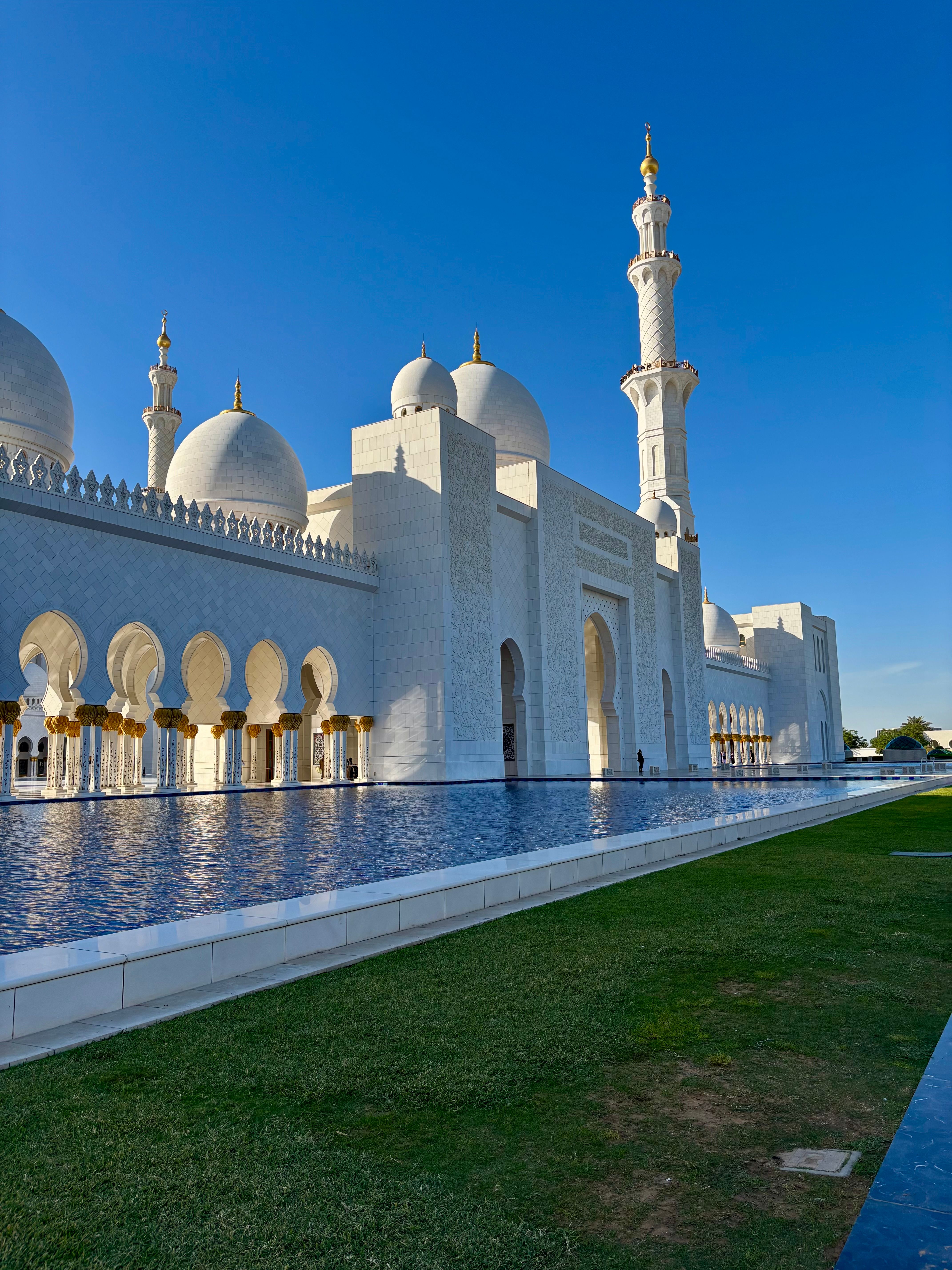 Sheikh Zayed Grand Mosque in Abu Dhabi · Free Stock Photo