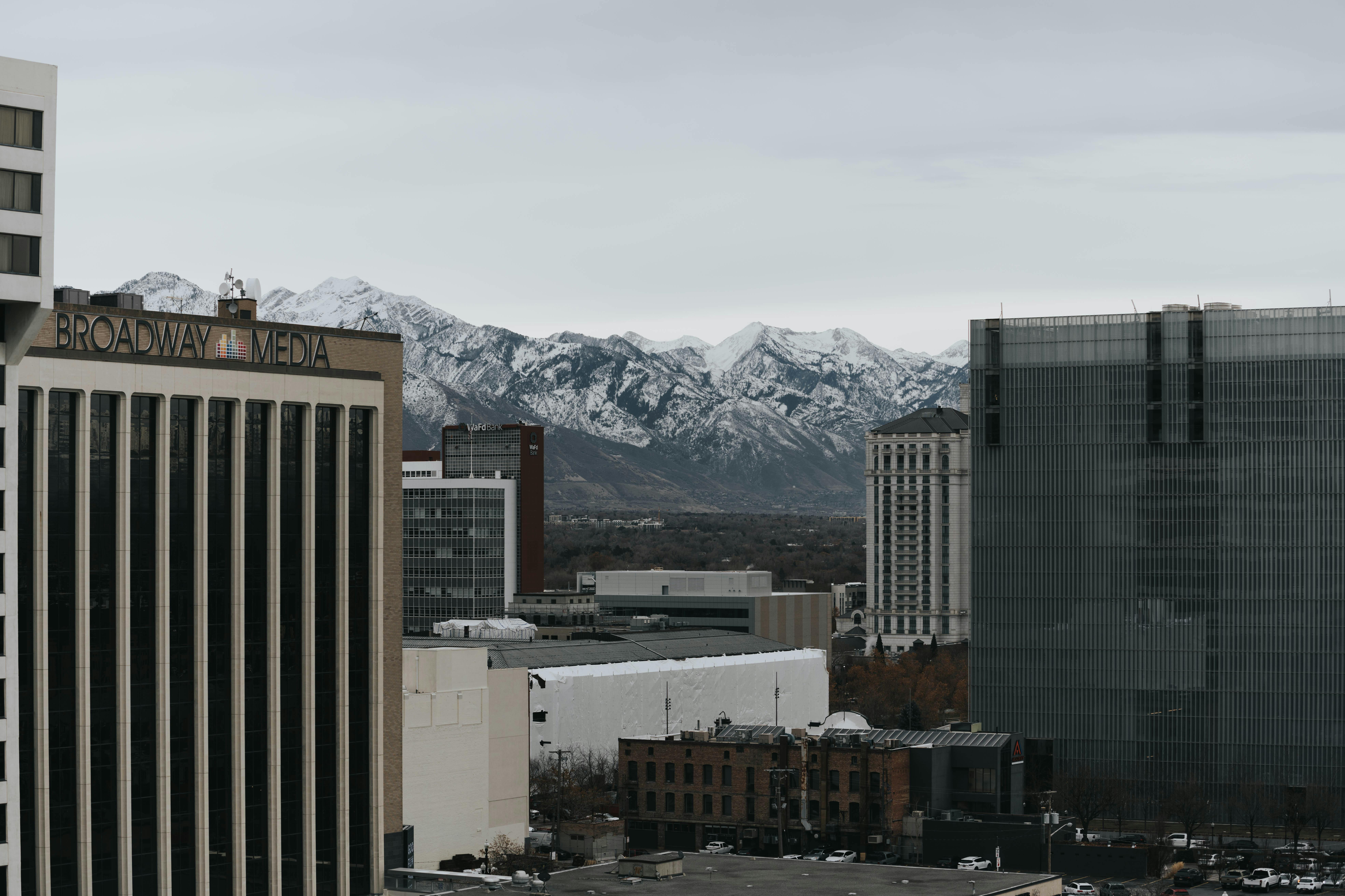 Snow-Capped Mountains and Salt Lake City Skyline · Free Stock Photo