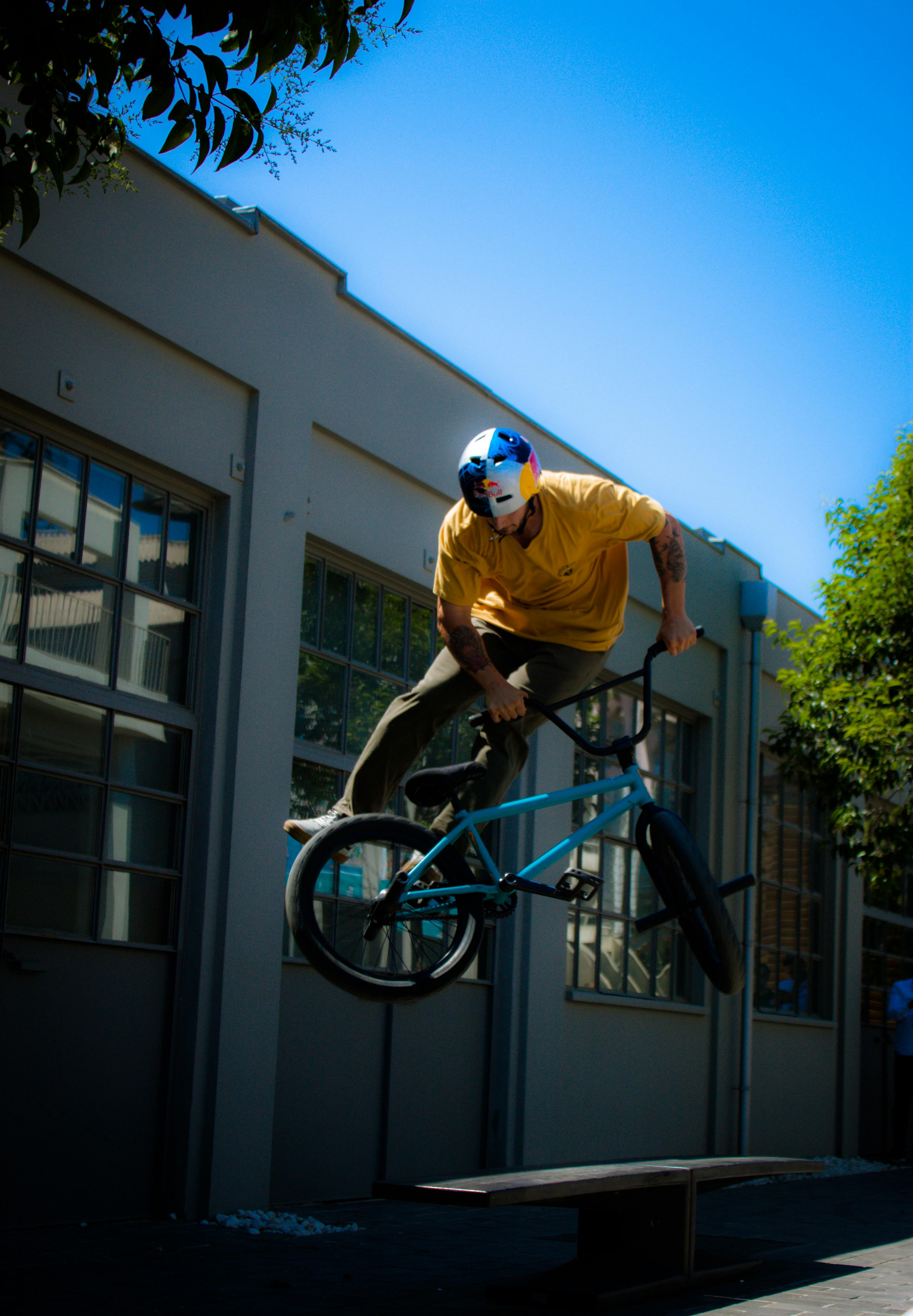 Dynamic BMX Stunt in İstanbul Urban Setting · Free Stock Photo