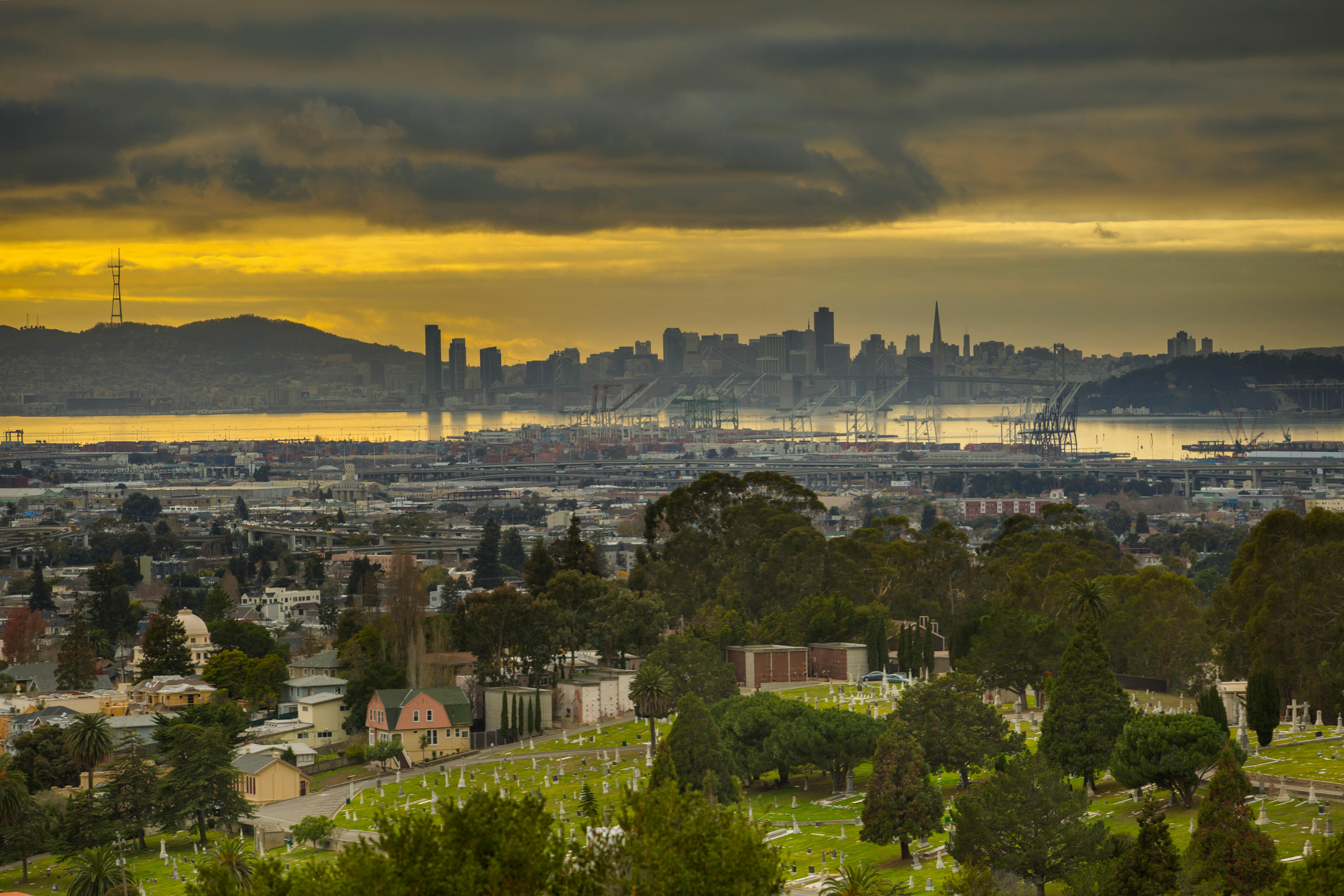 Dramatic Oakland Skyline at Sunset from a Hillside · Free Stock Photo