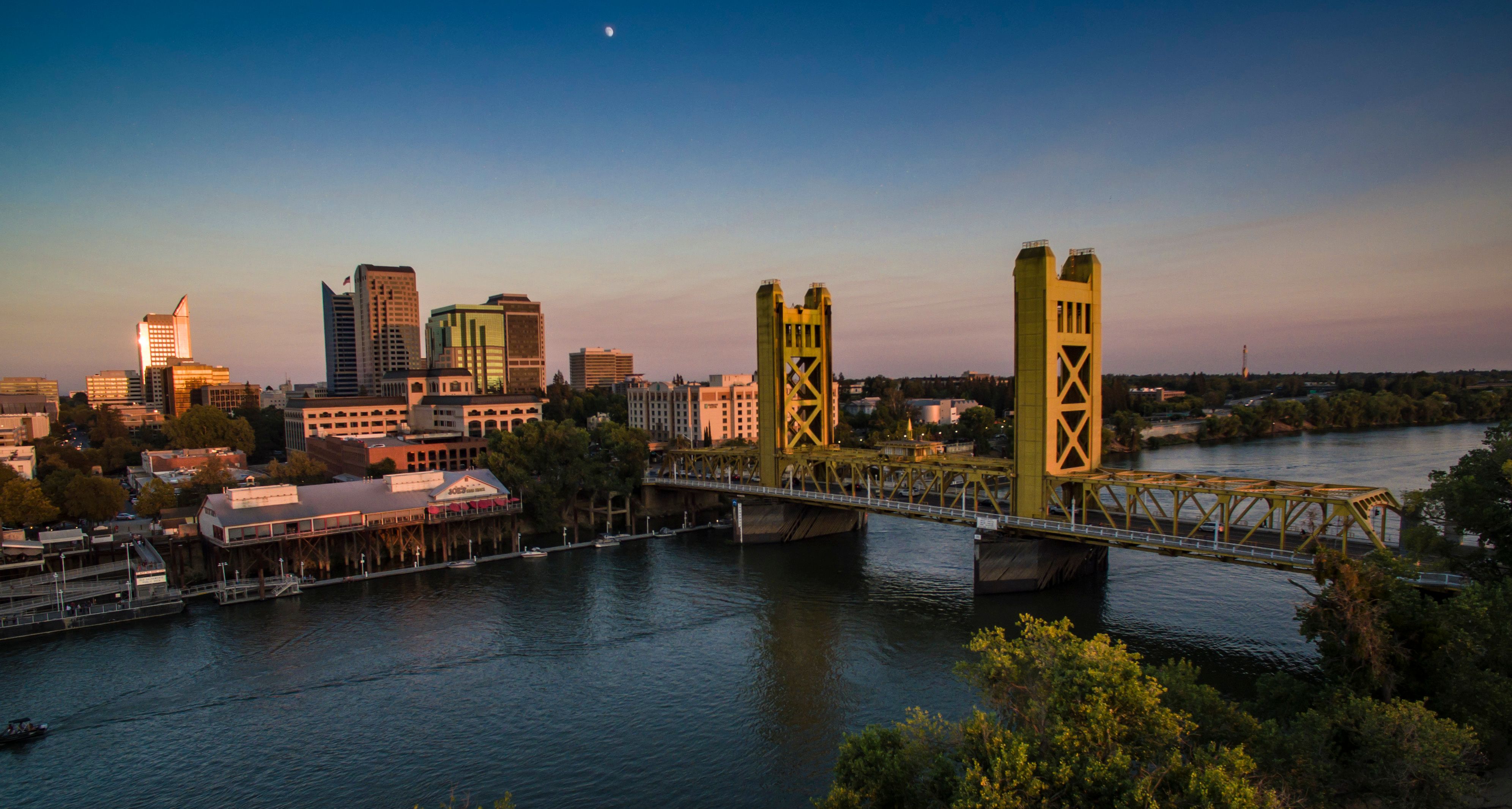 Sunset View of Sacramento's Tower Bridge and Skyline · Free Stock Photo