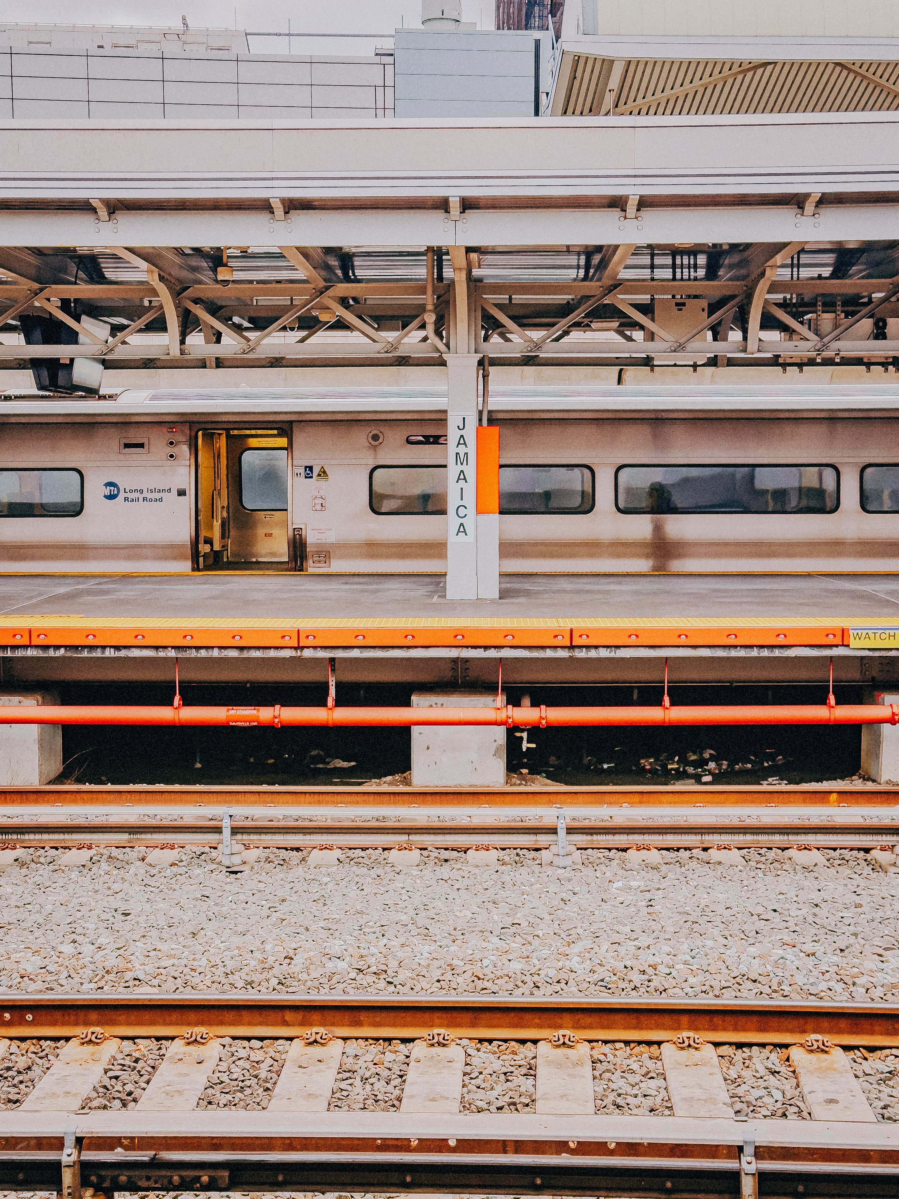 Jamaica Station Urban Train Platform Scene · Free Stock Photo