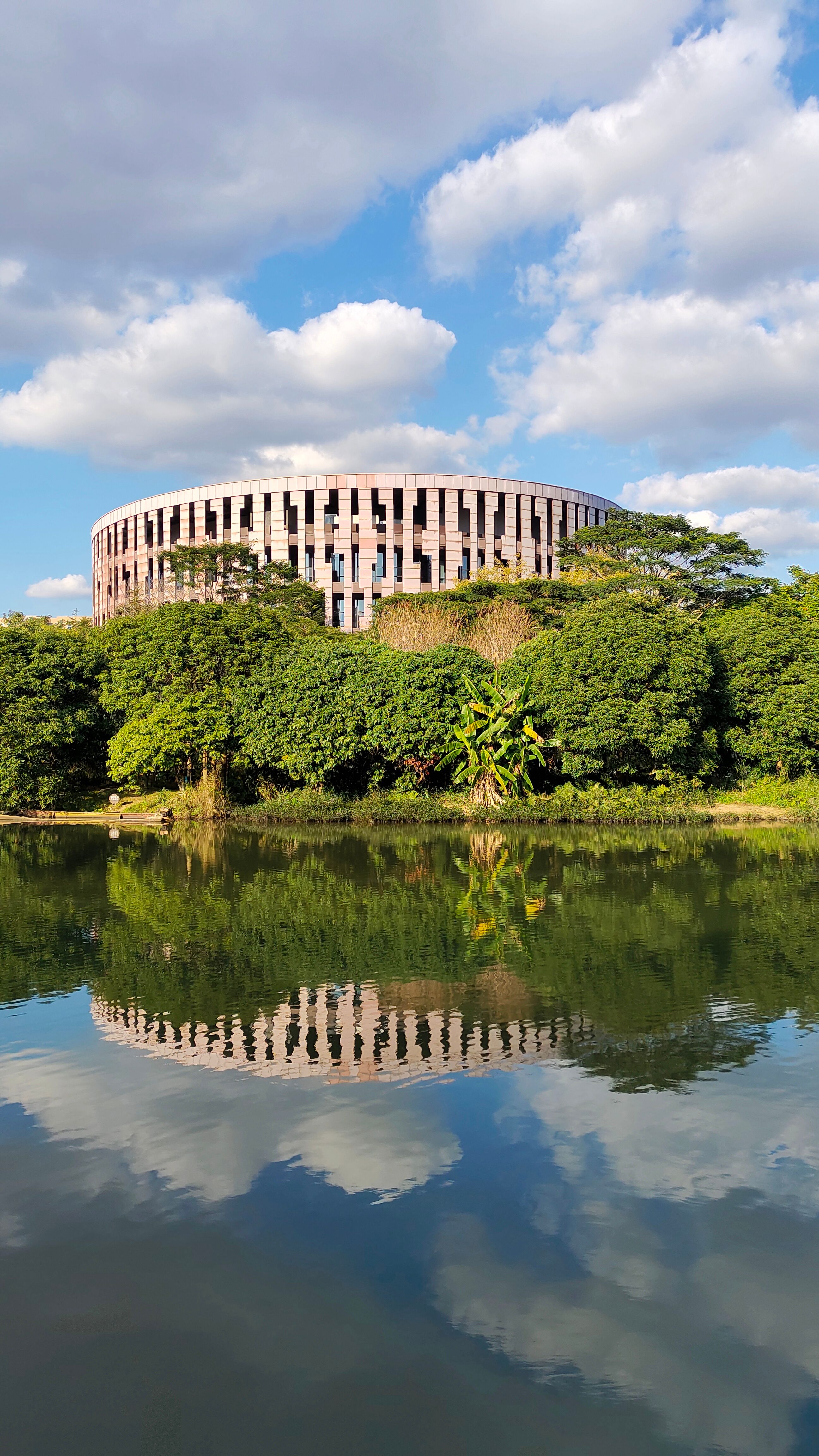 Contemporary Circular Building by Tranquil Lake · Free Stock Photo