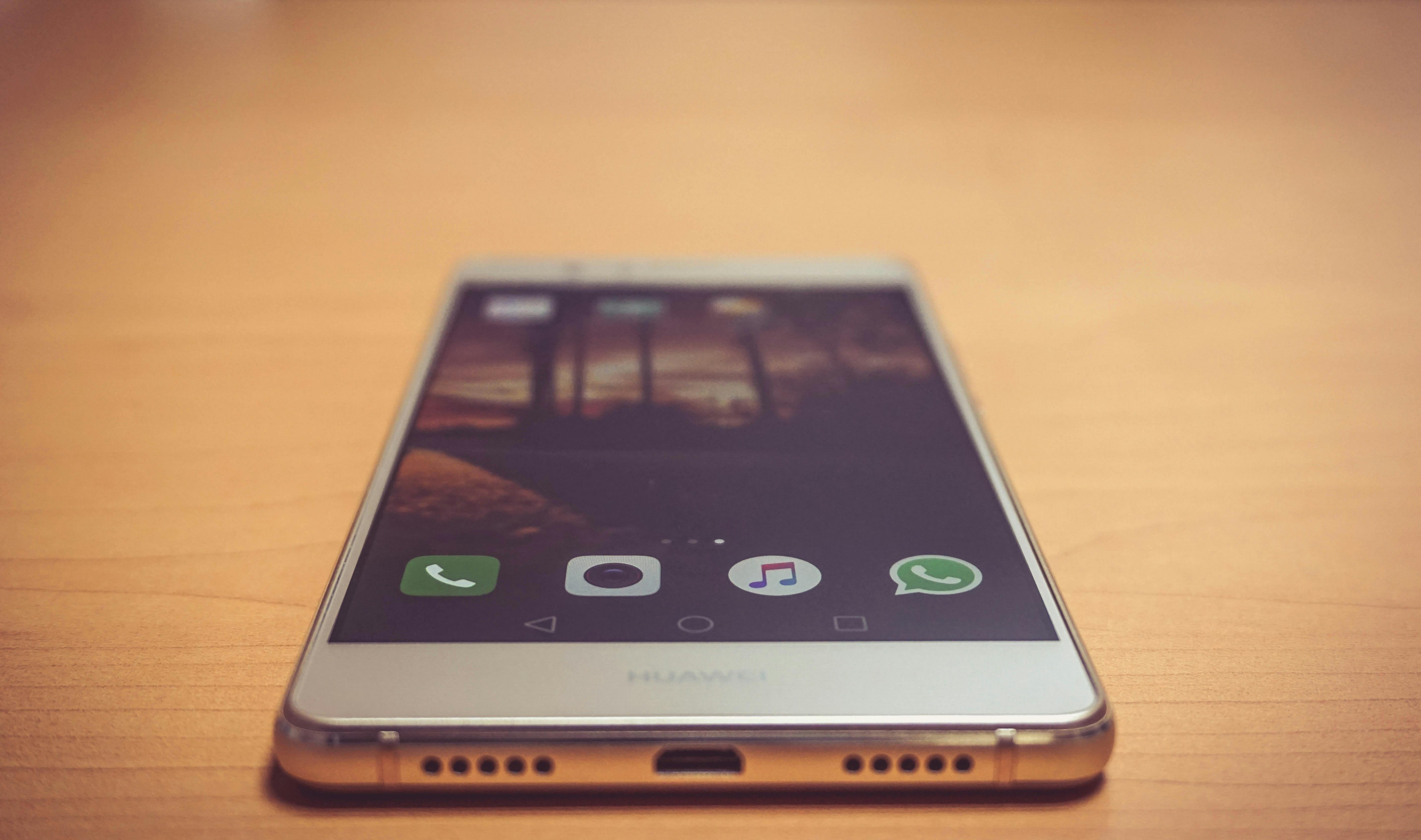 Free stock photo of cell phone, tech, technology