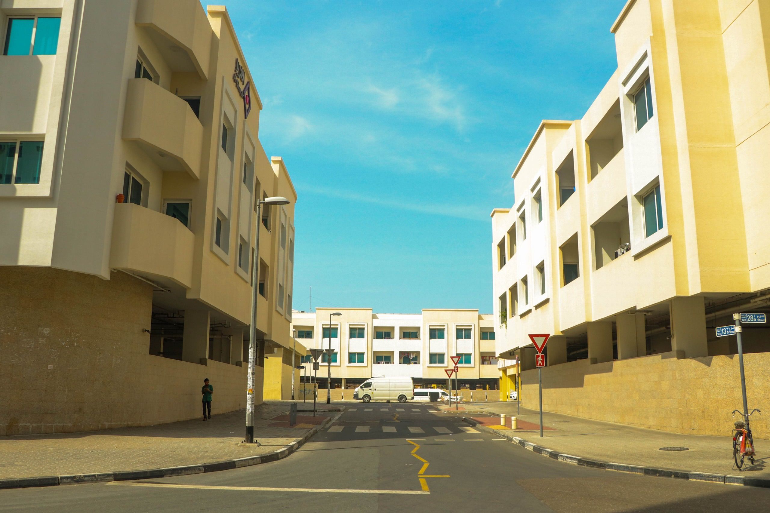 Urban Street View with Modern Buildings and Clear Sky · Free Stock Photo