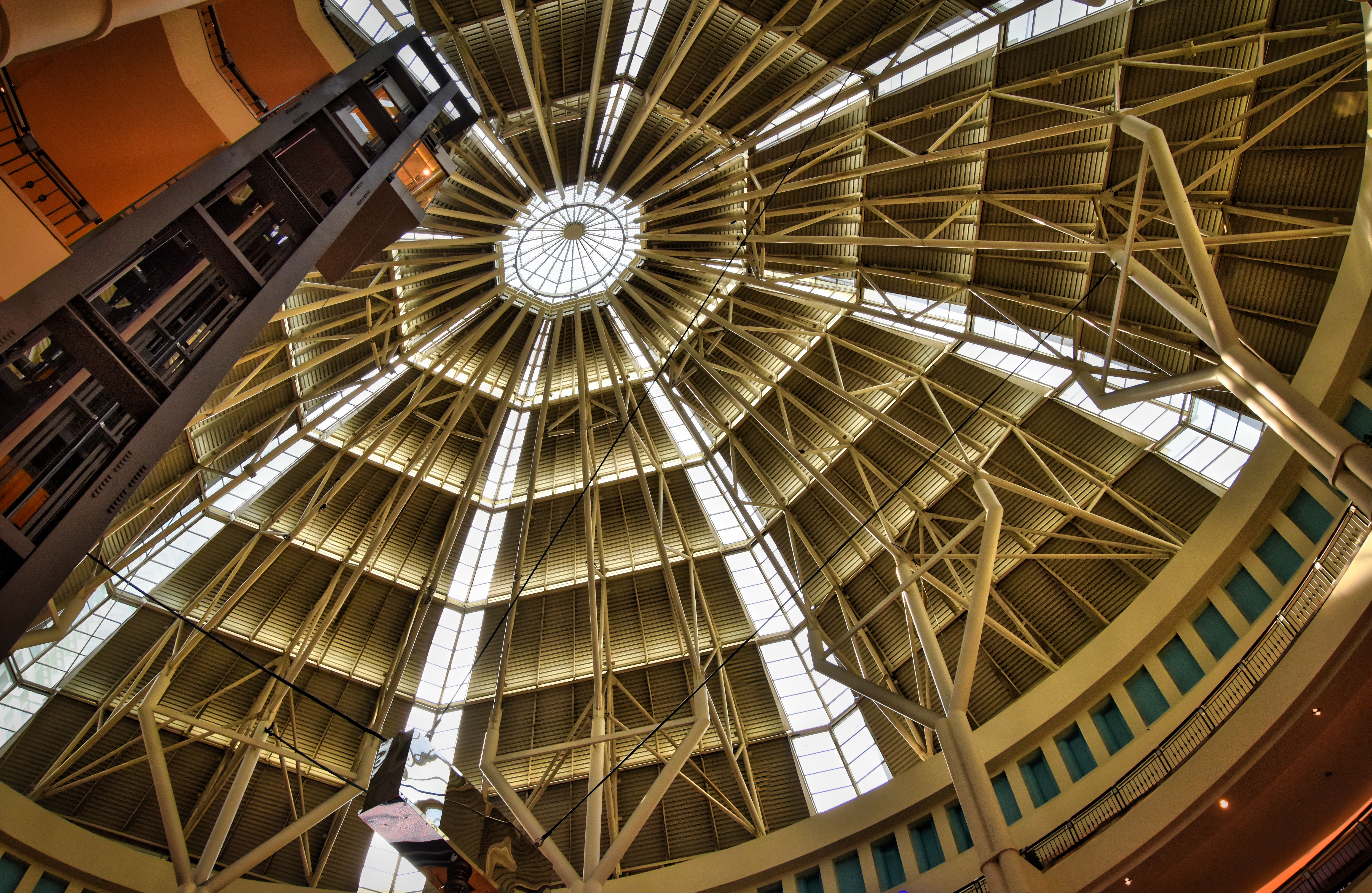Dramatic Roof Architecture at Kuala Lumpur's Suria KLCC · Free Stock Photo