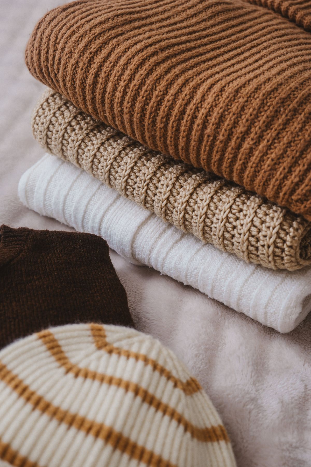 Clothing: Soft, Layered Linens Or Loose Silhouettes In Neutral Tones ...