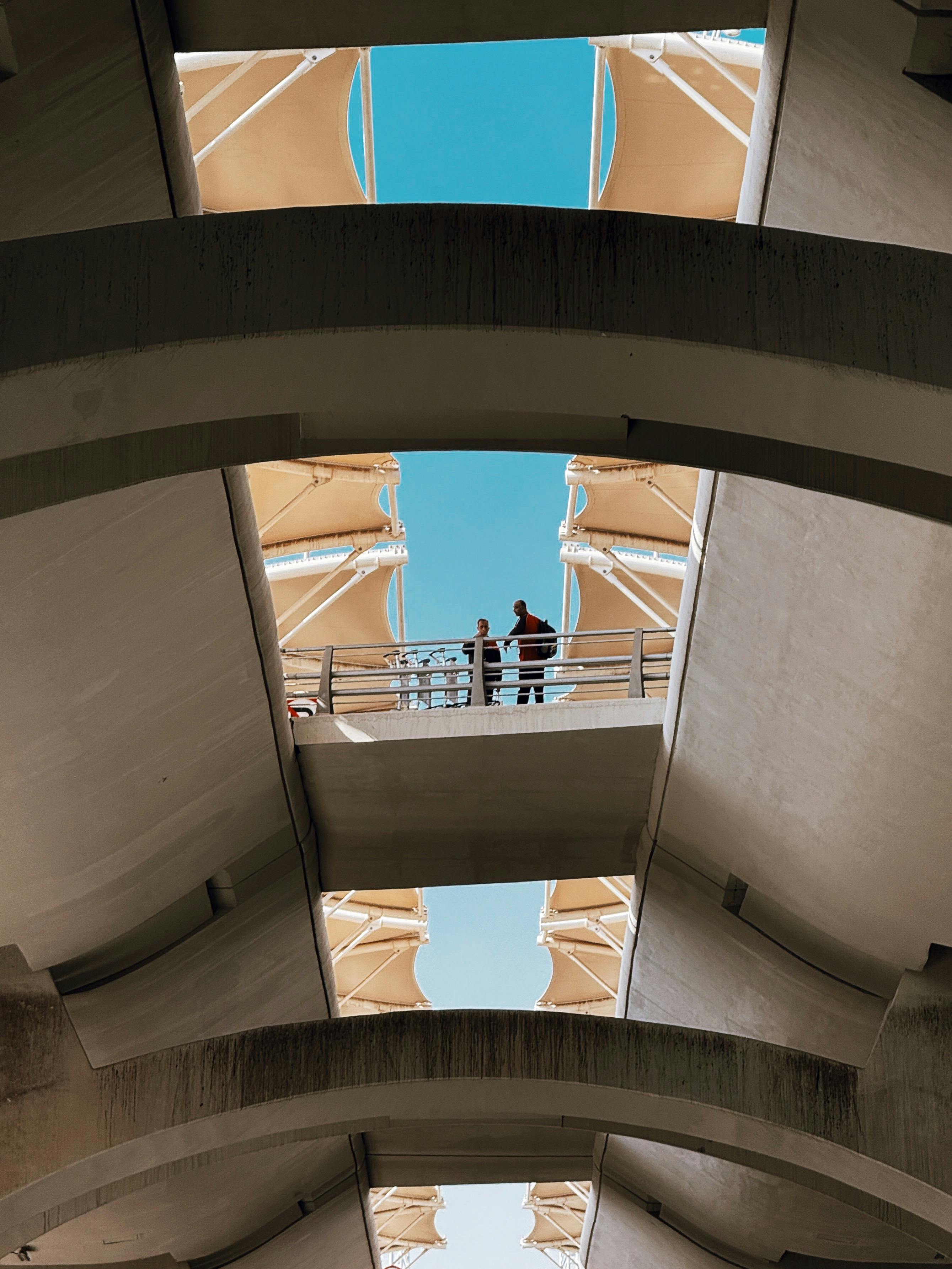 Modern Architectural Walkway in Jeddah, Saudi Arabia · Free Stock Photo