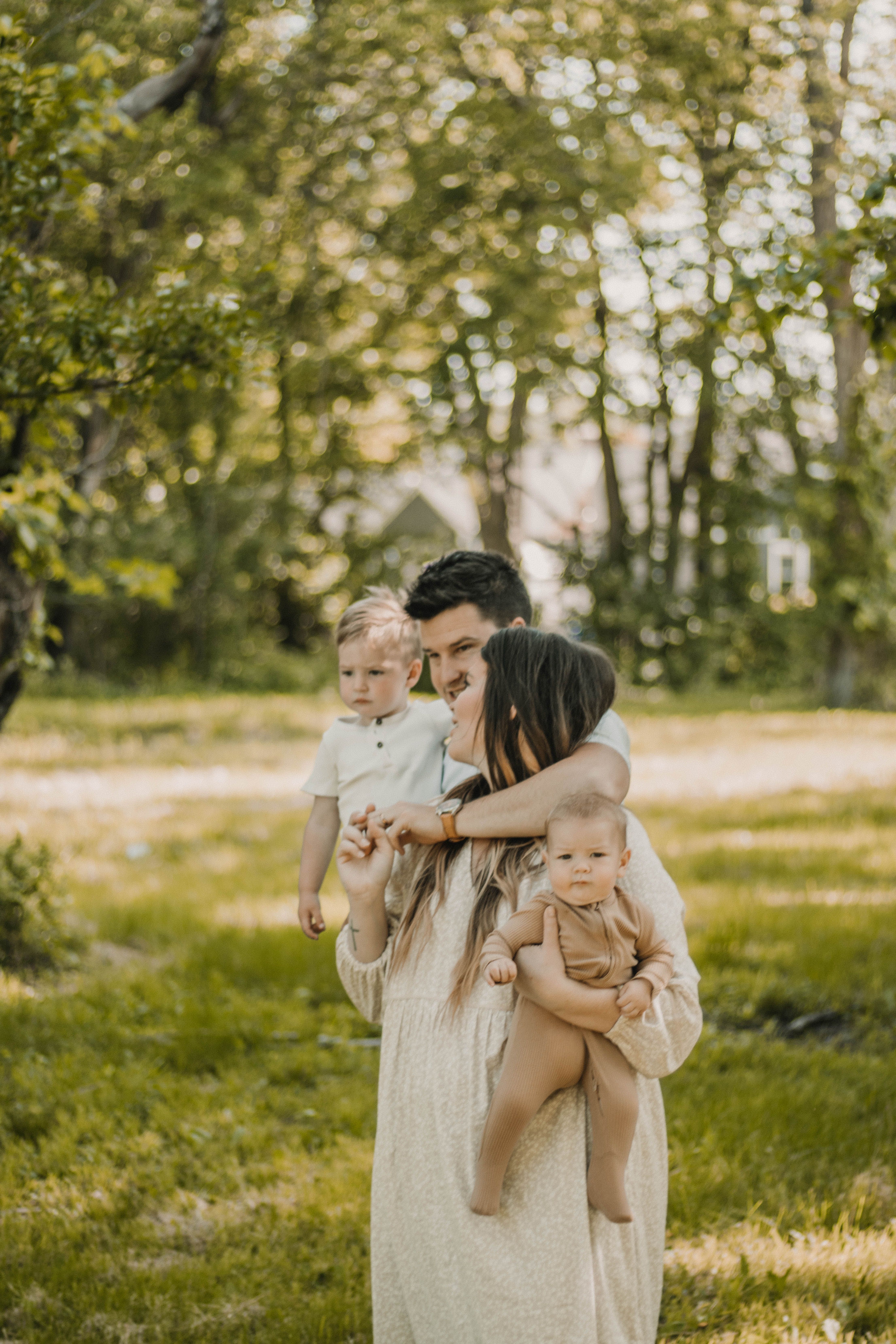 Heartwarming Family Portrait in Sunny Woodland · Free Stock Photo
