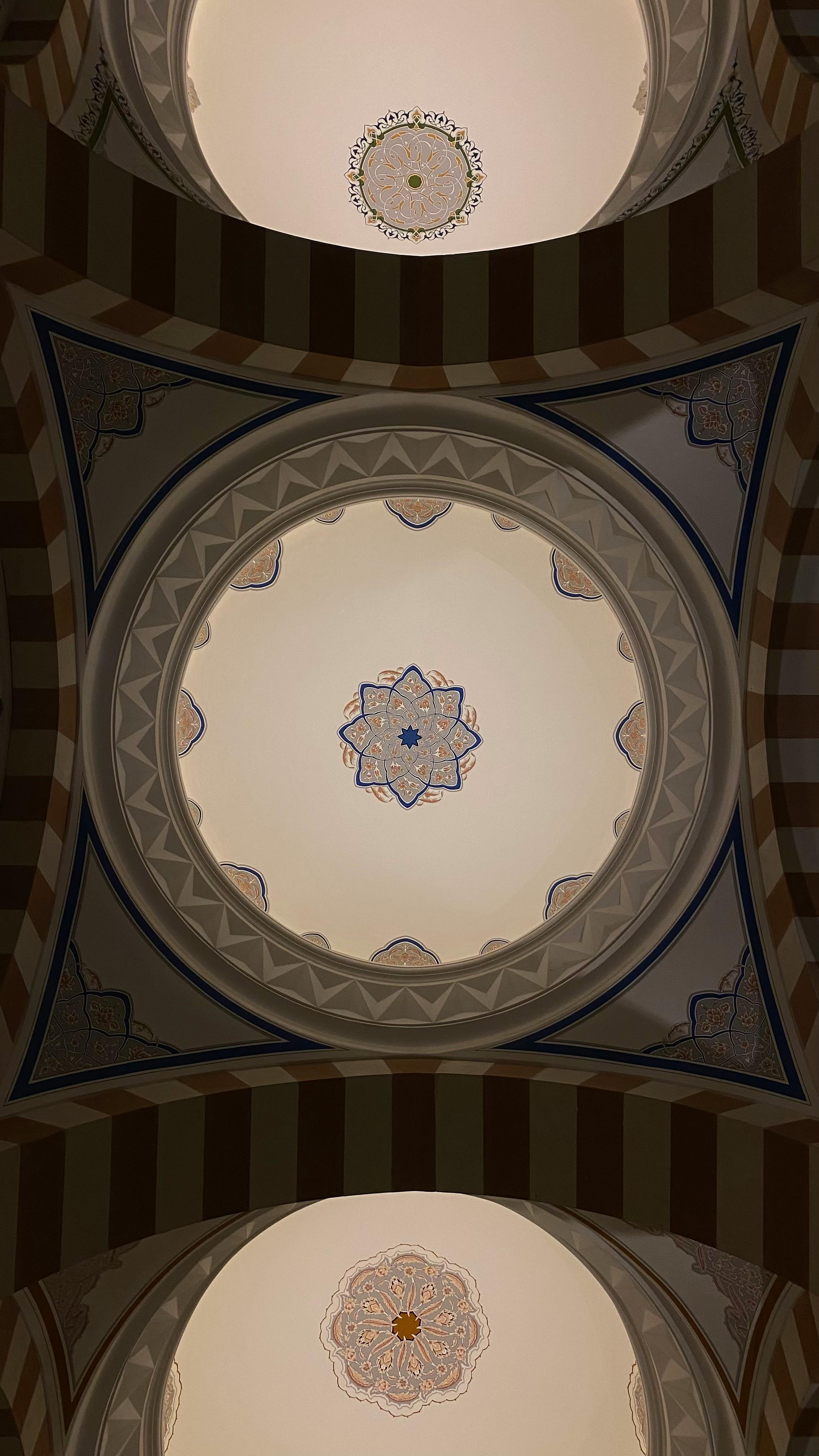 Intricate Islamic Ceiling Architecture Design · Free Stock Photo