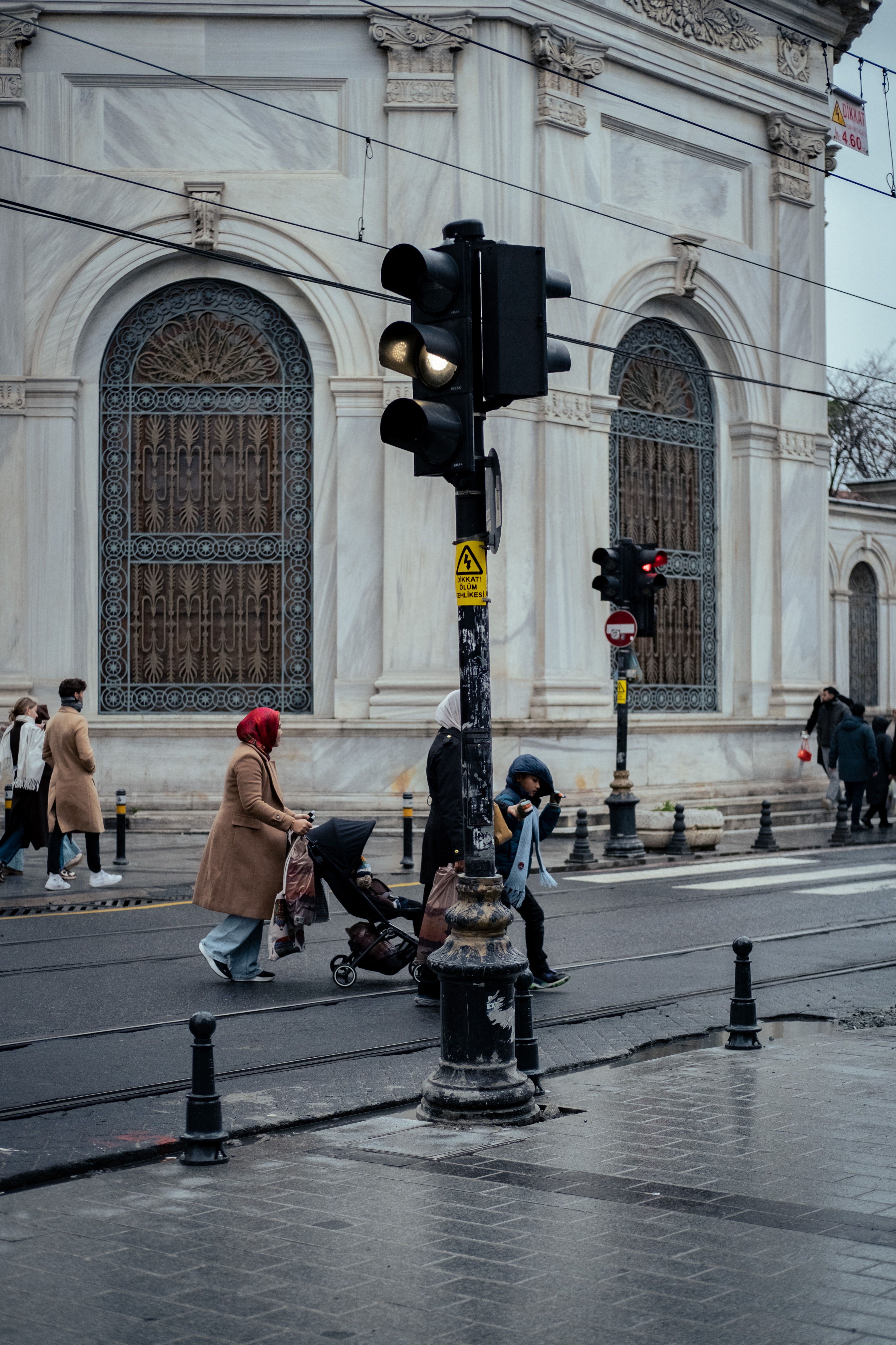 Urban Street Scene with Pedestrians at Intersection · Free Stock Photo