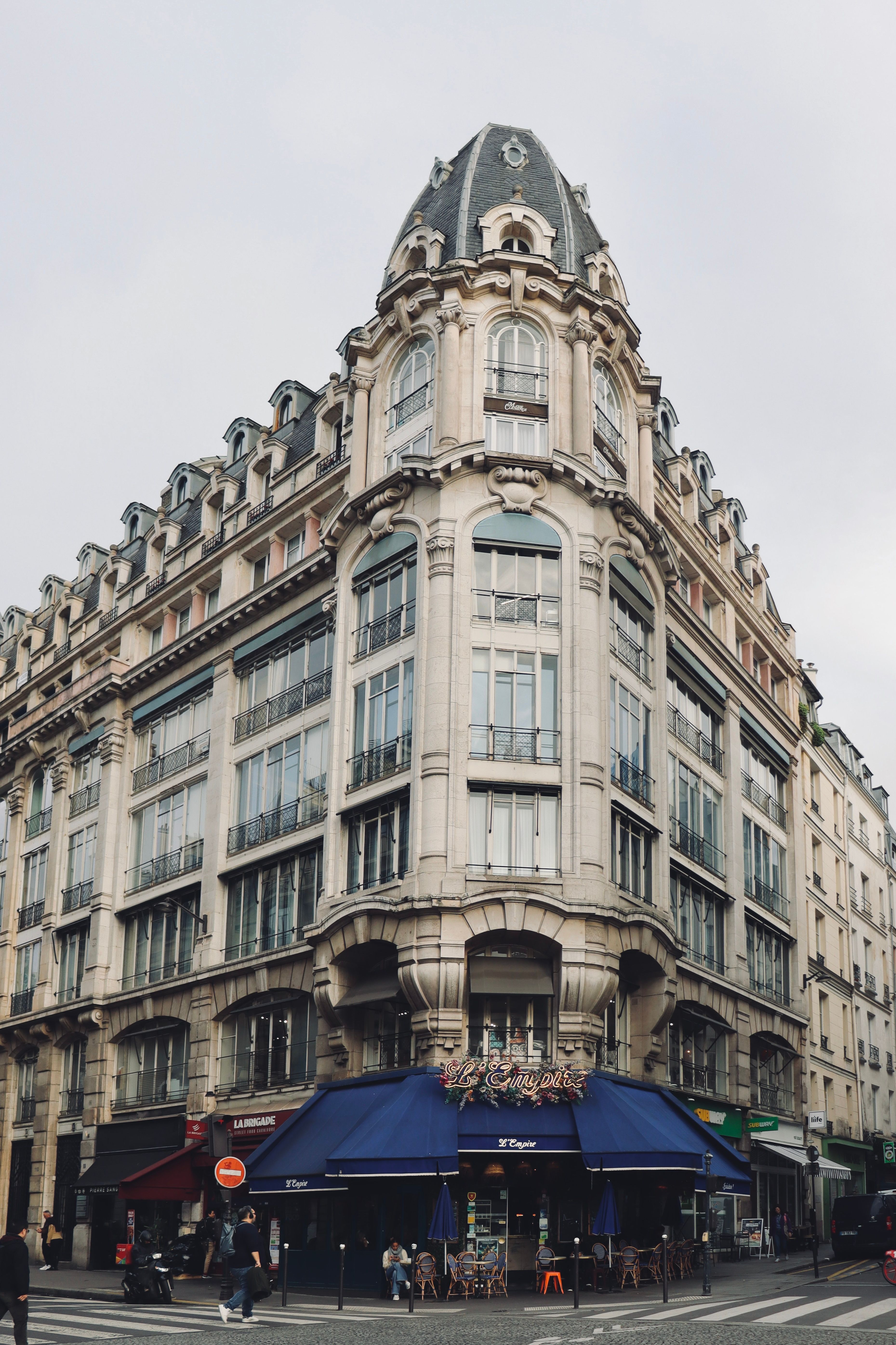 Historic Parisian Building with Cafe on Ground Floor · Free Stock Photo