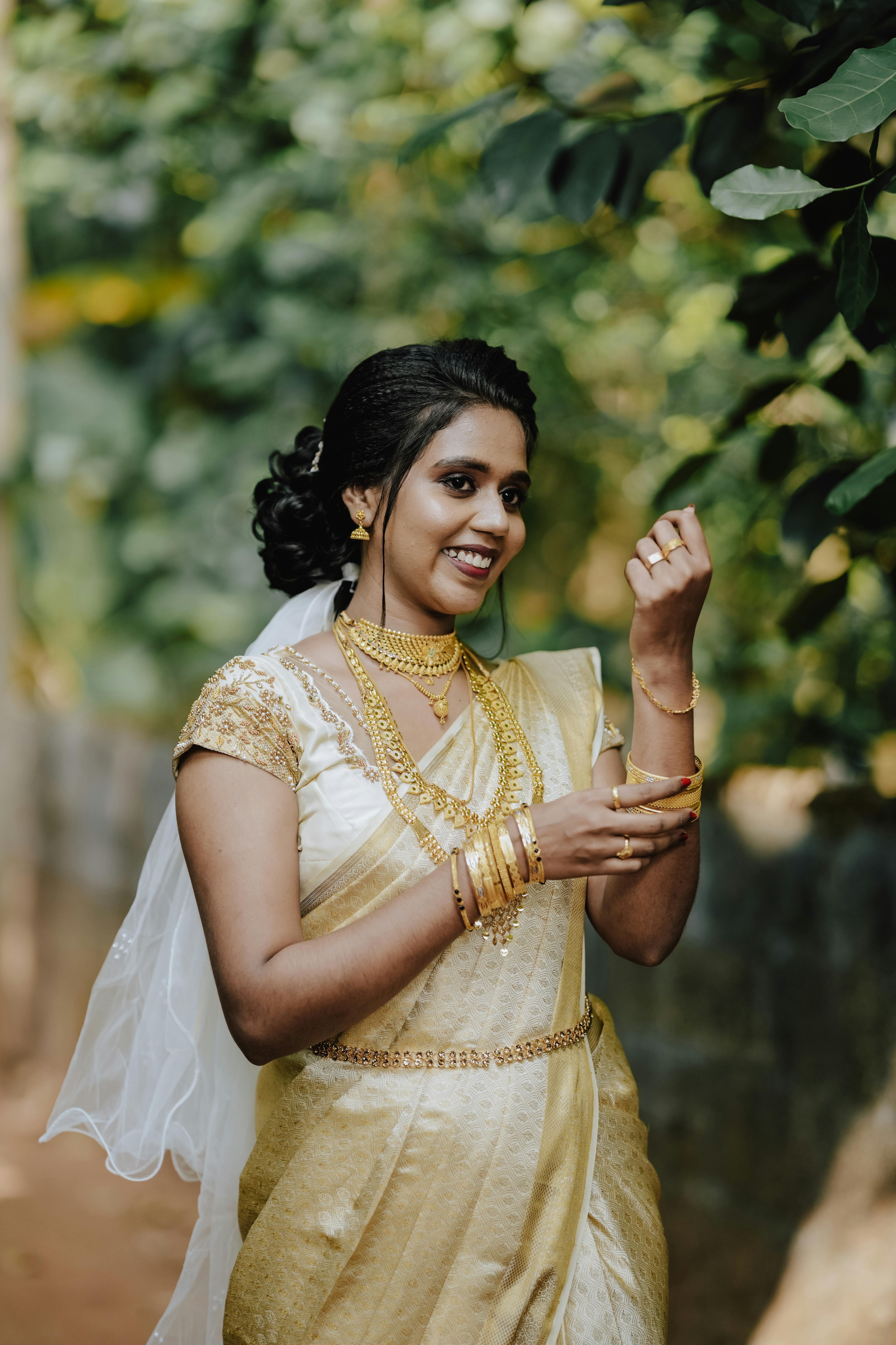Stunning South Asian Bride in Traditional Attire · Free Stock Photo