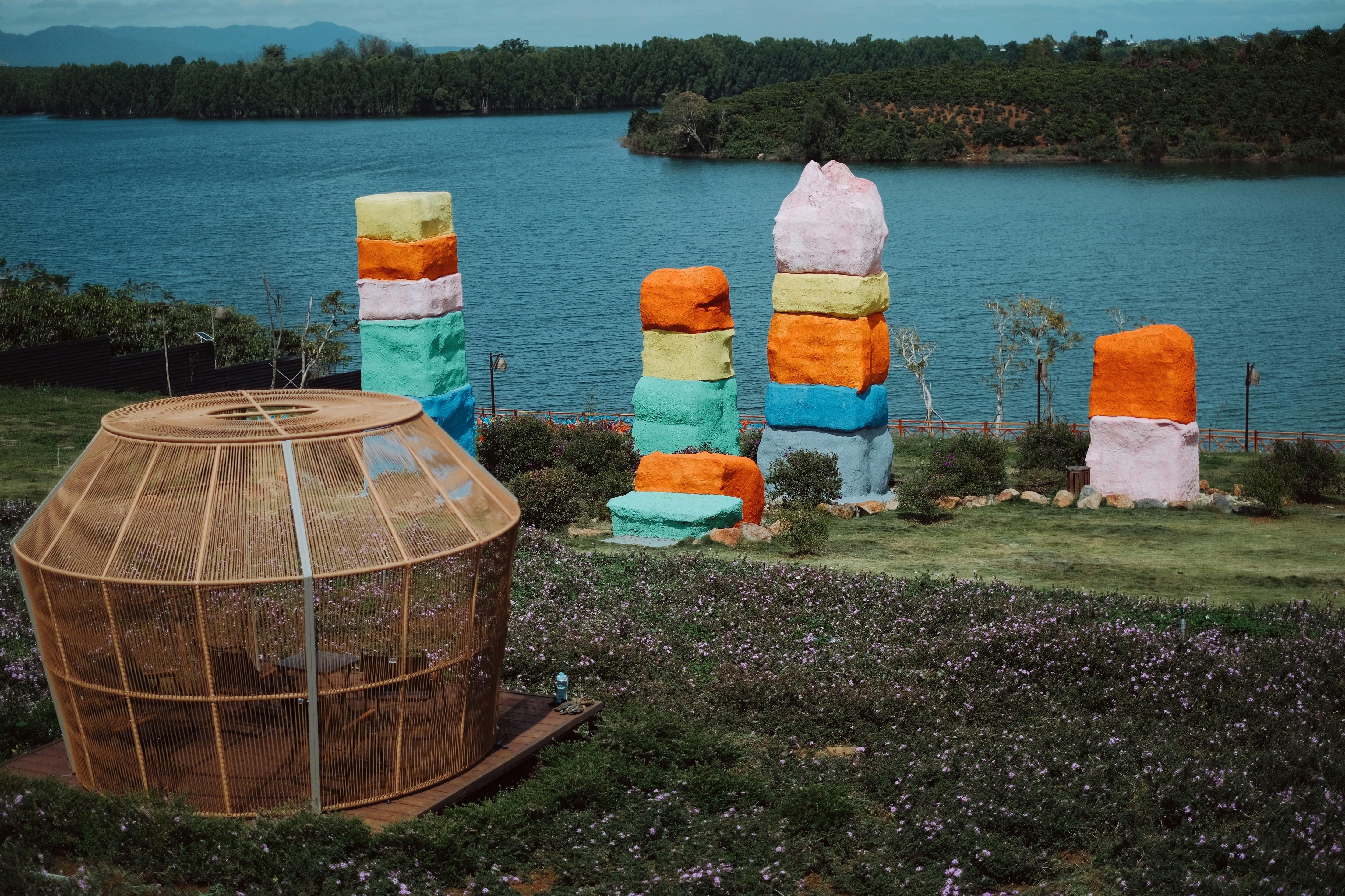 Colorful Rock Towers by a Serene Lake · Free Stock Photo