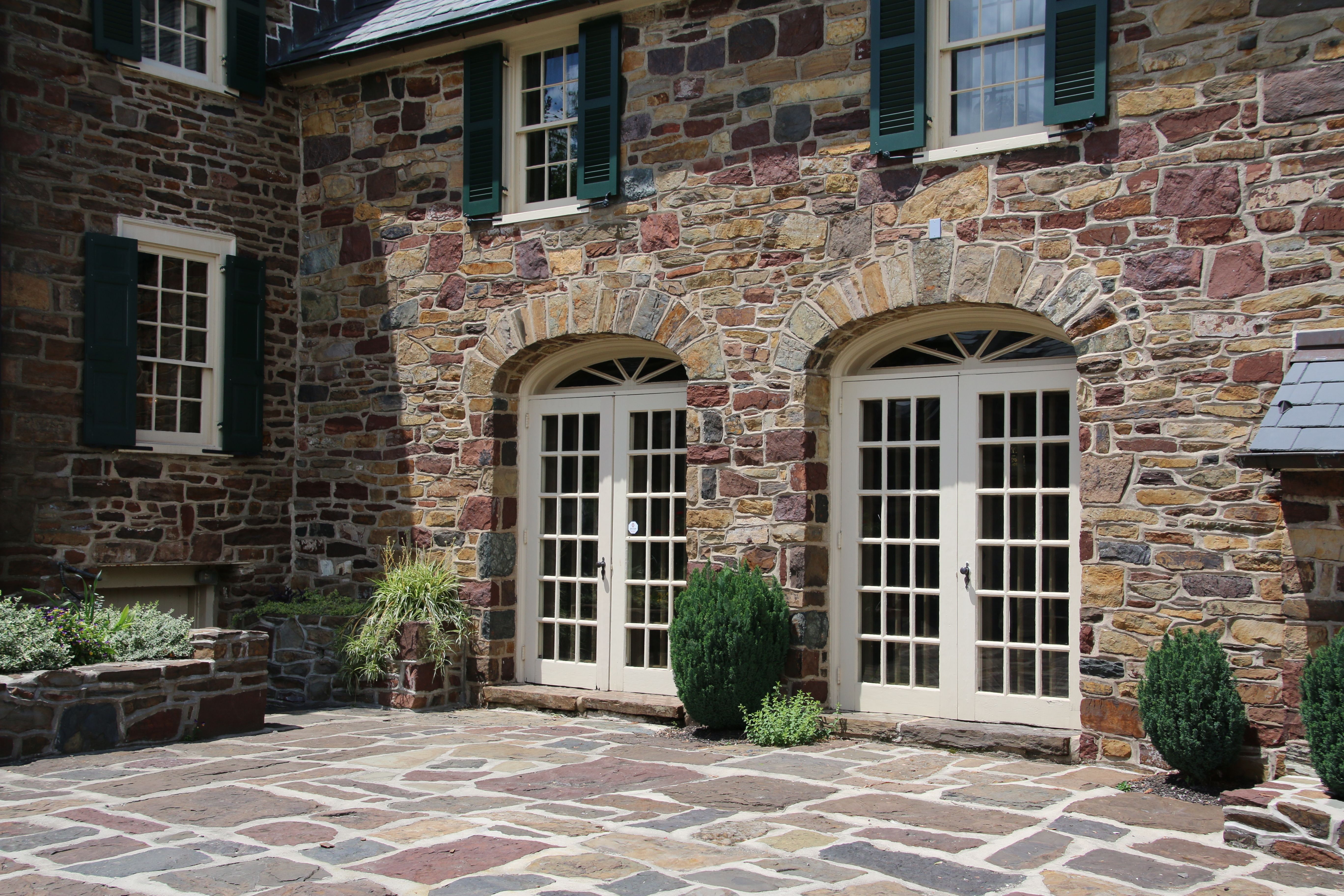 Quaint Stone Courtyard in Dublin Pennsylvania · Free Stock Photo