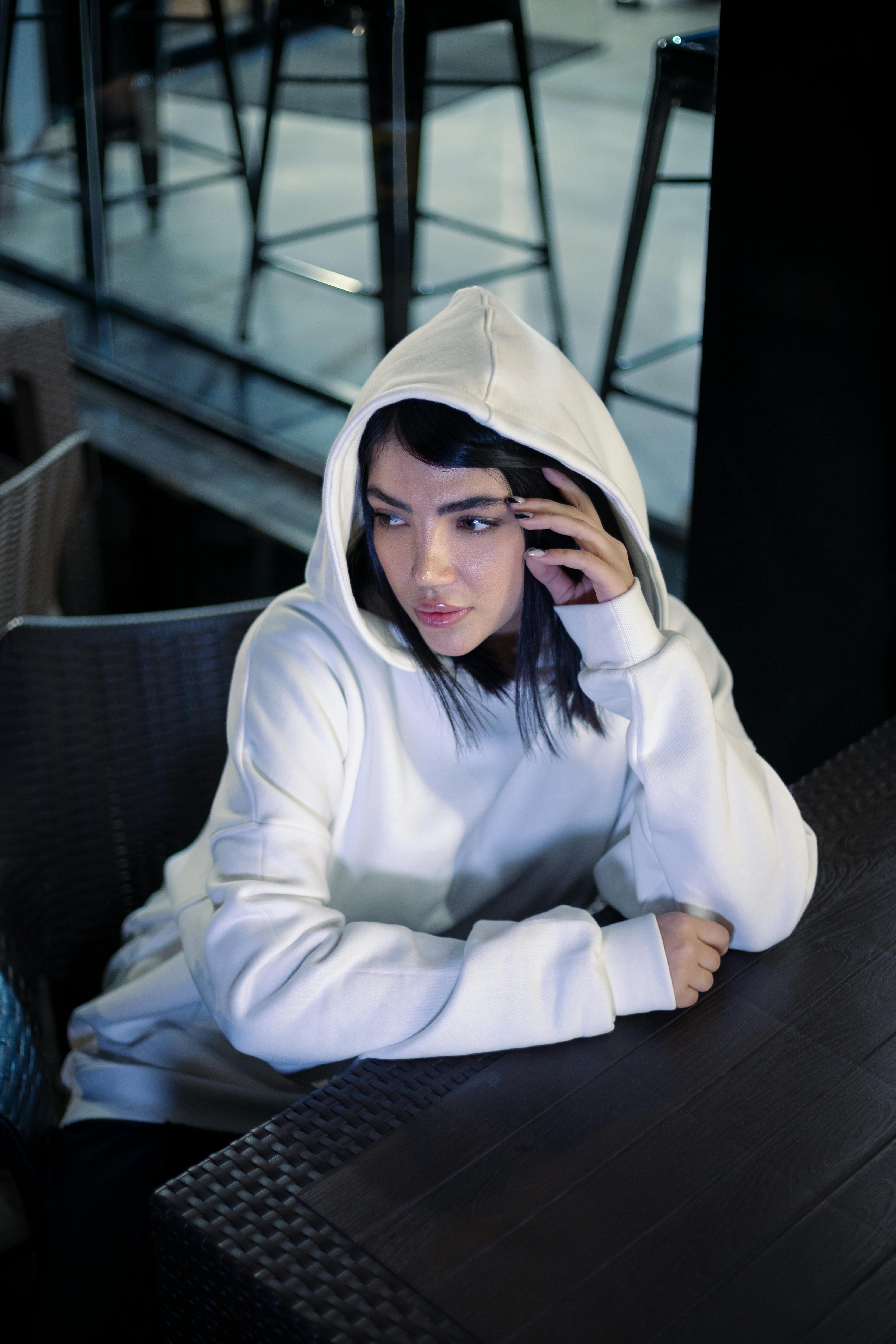 Young Women In Bar Photos, Download The BEST Free Young Women In Bar ...