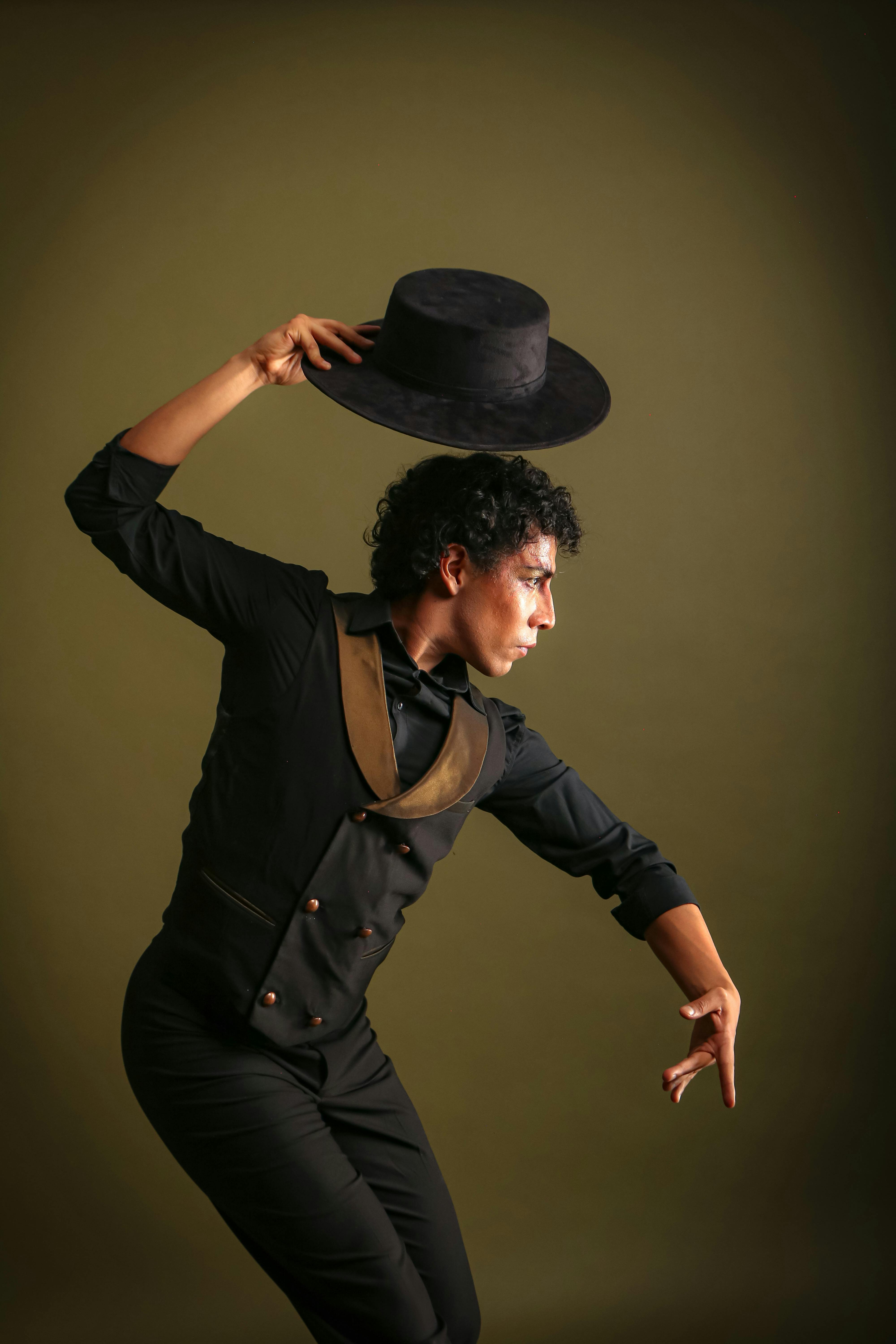 Bailaora De Flamenco Espectacular Con Traje Tradicional · Foto de stock ...