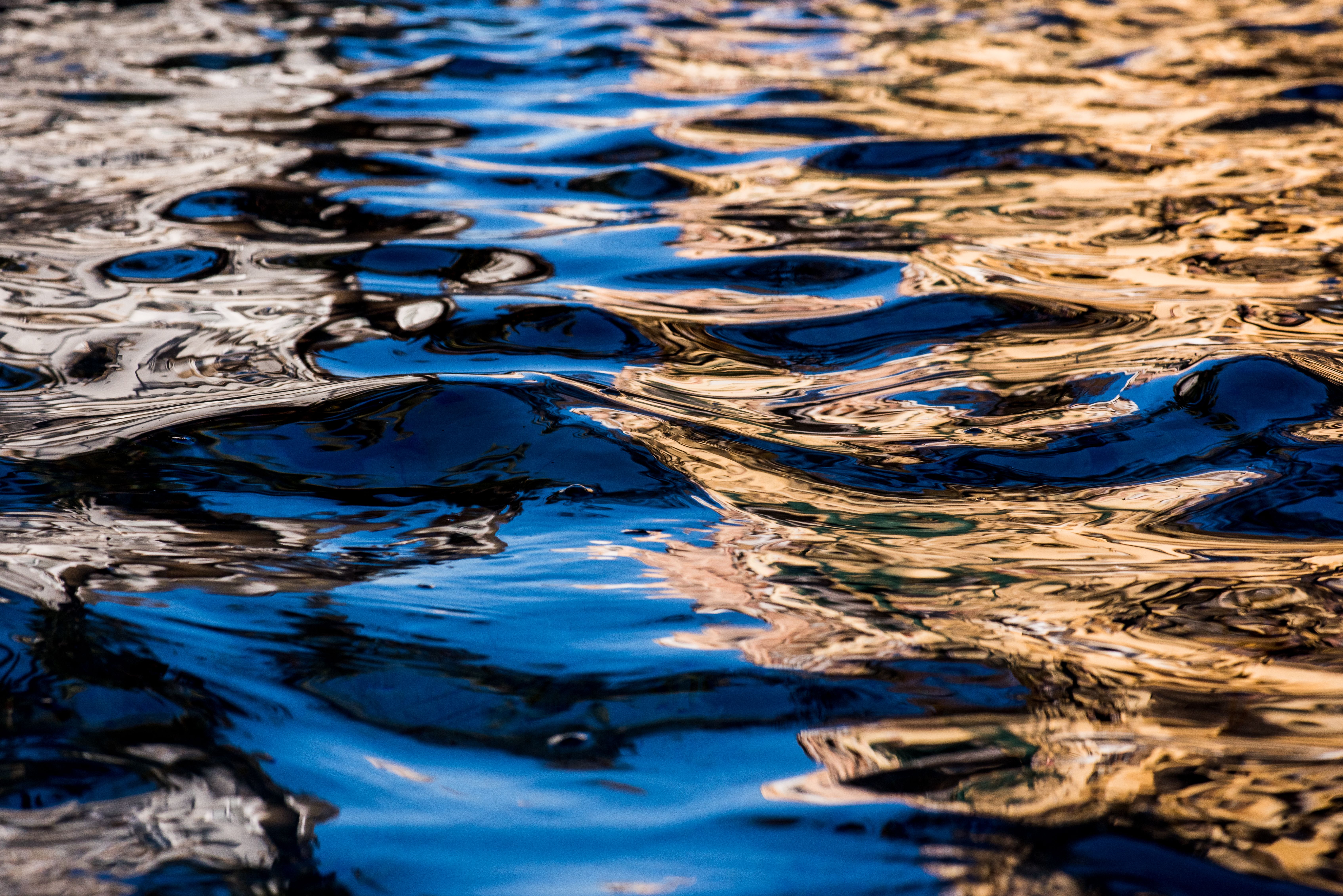 Abstract Reflective Water Surface at Sunset · Free Stock Photo