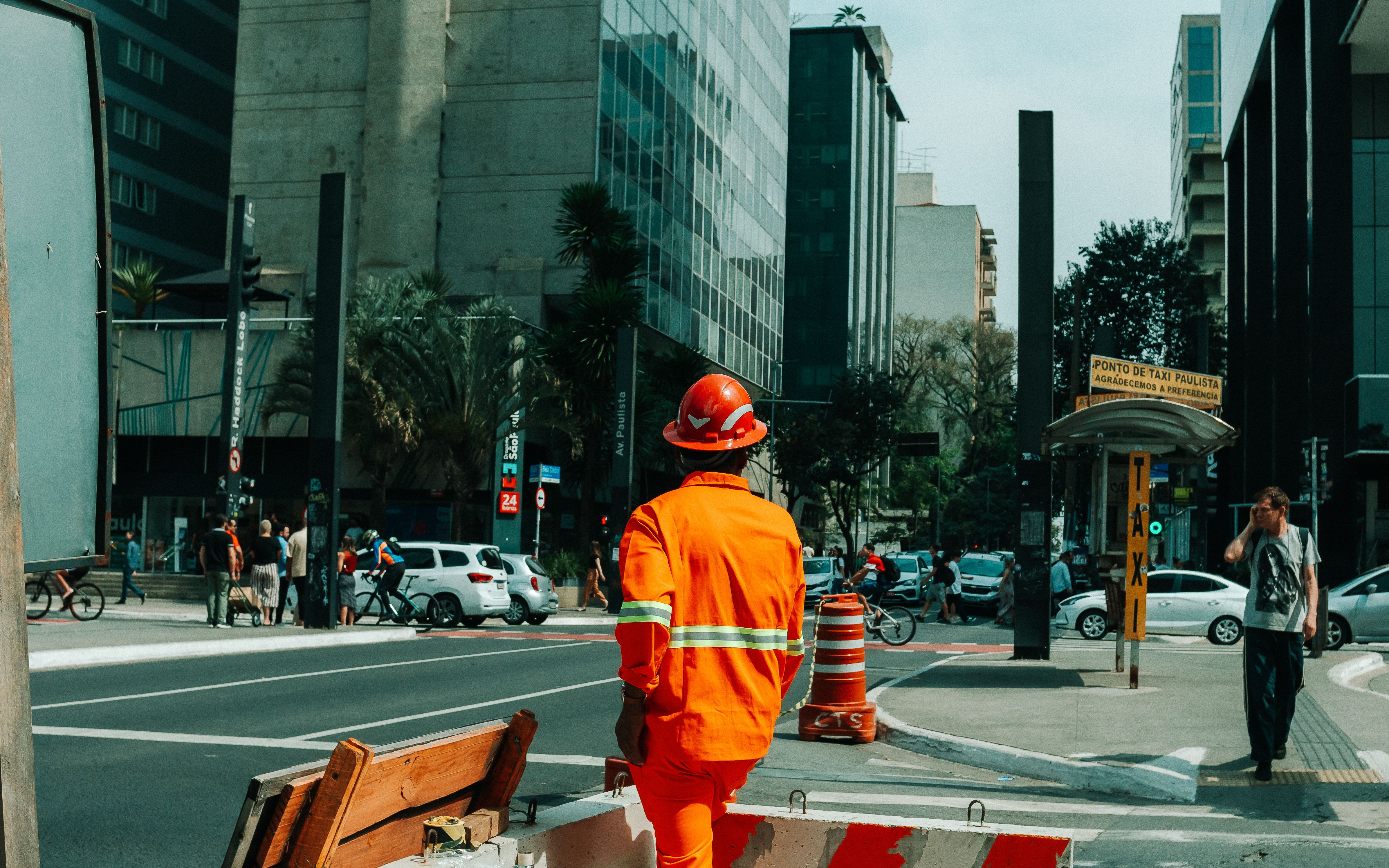 Street View of Construction Worker in São Paulo · Free Stock Photo