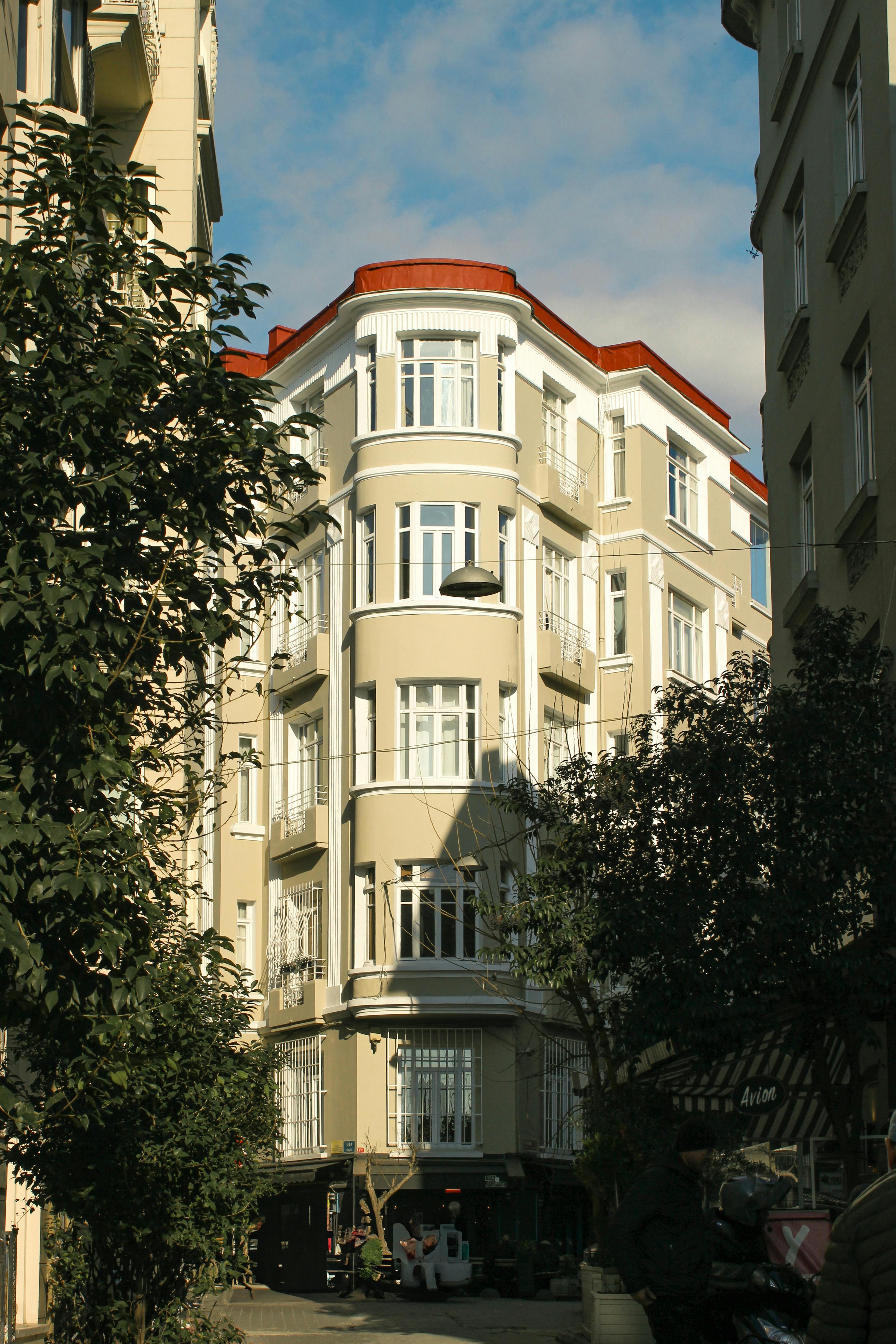 Historic European Corner Building in Streetlight · Free Stock Photo